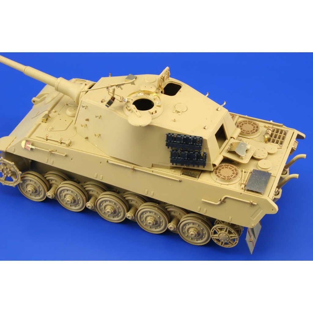 Macheta Militara Tamiya German King Tiger Ardennes Front Sd.Kfz.182 1: ...