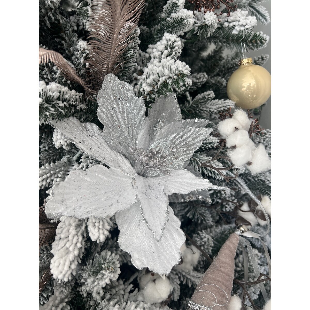 Decoratiune brad Floare alba 25 cm - eMAG.ro