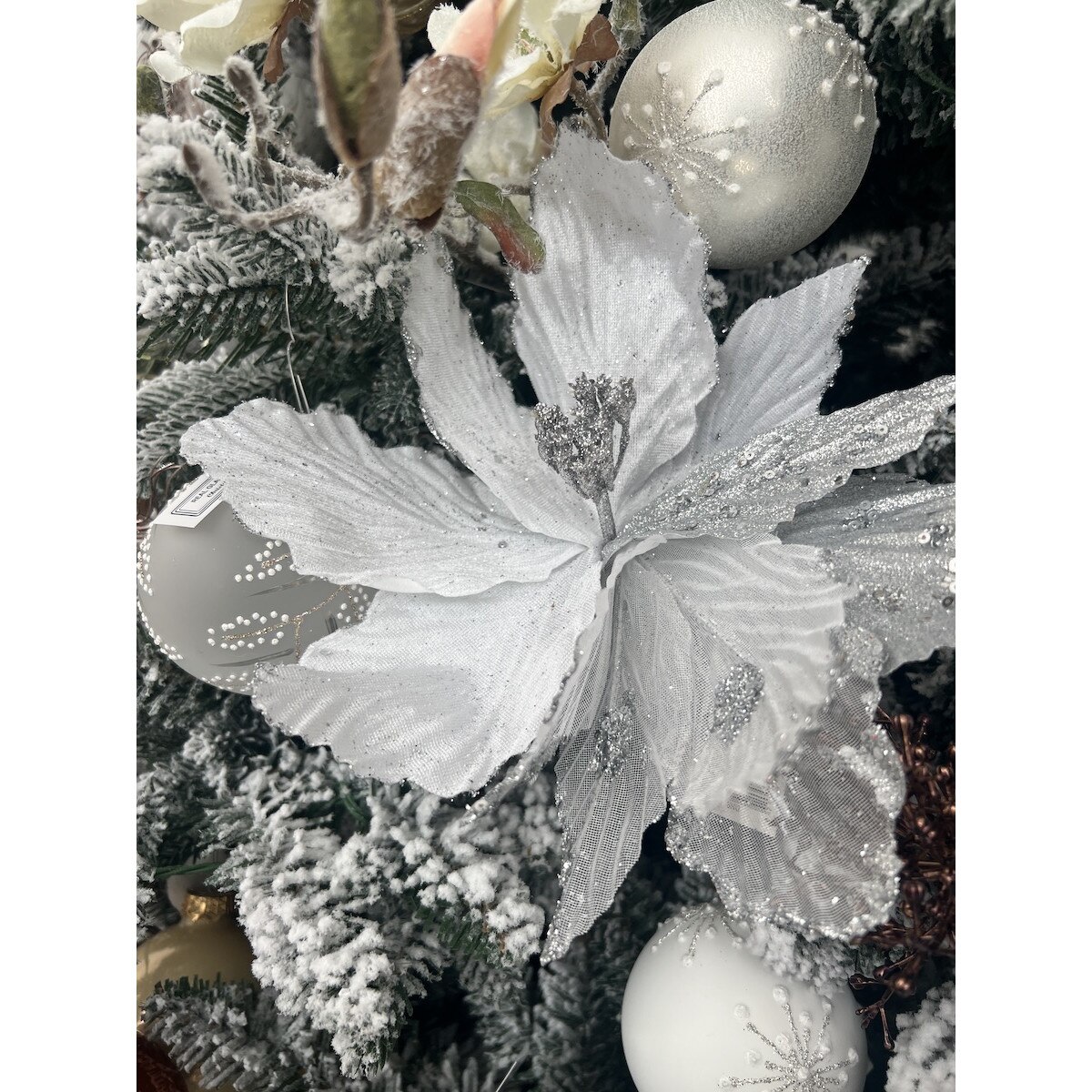 Decoratiune brad Floare alba 25 cm - eMAG.ro