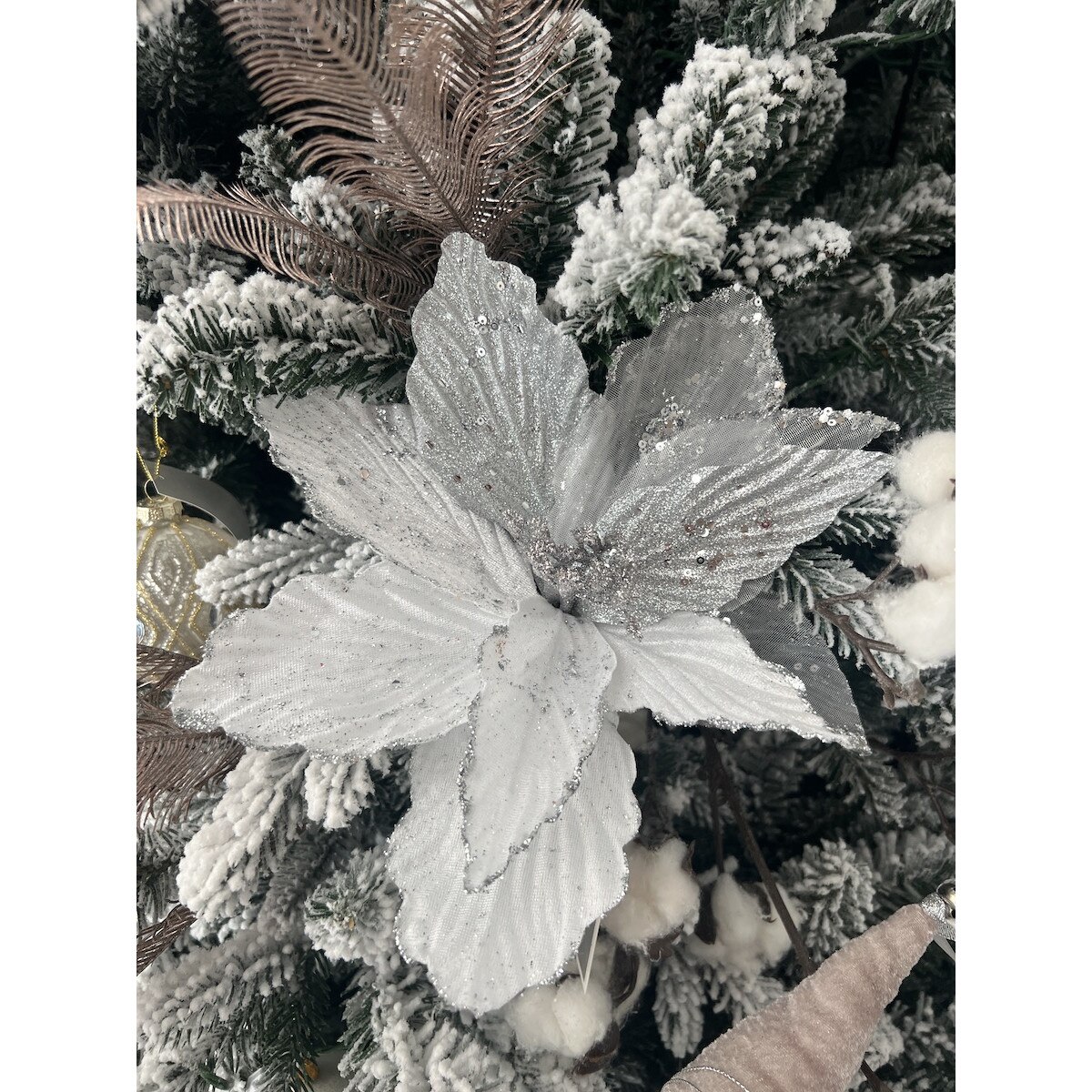 Decoratiune brad Floare alba 25 cm - eMAG.ro