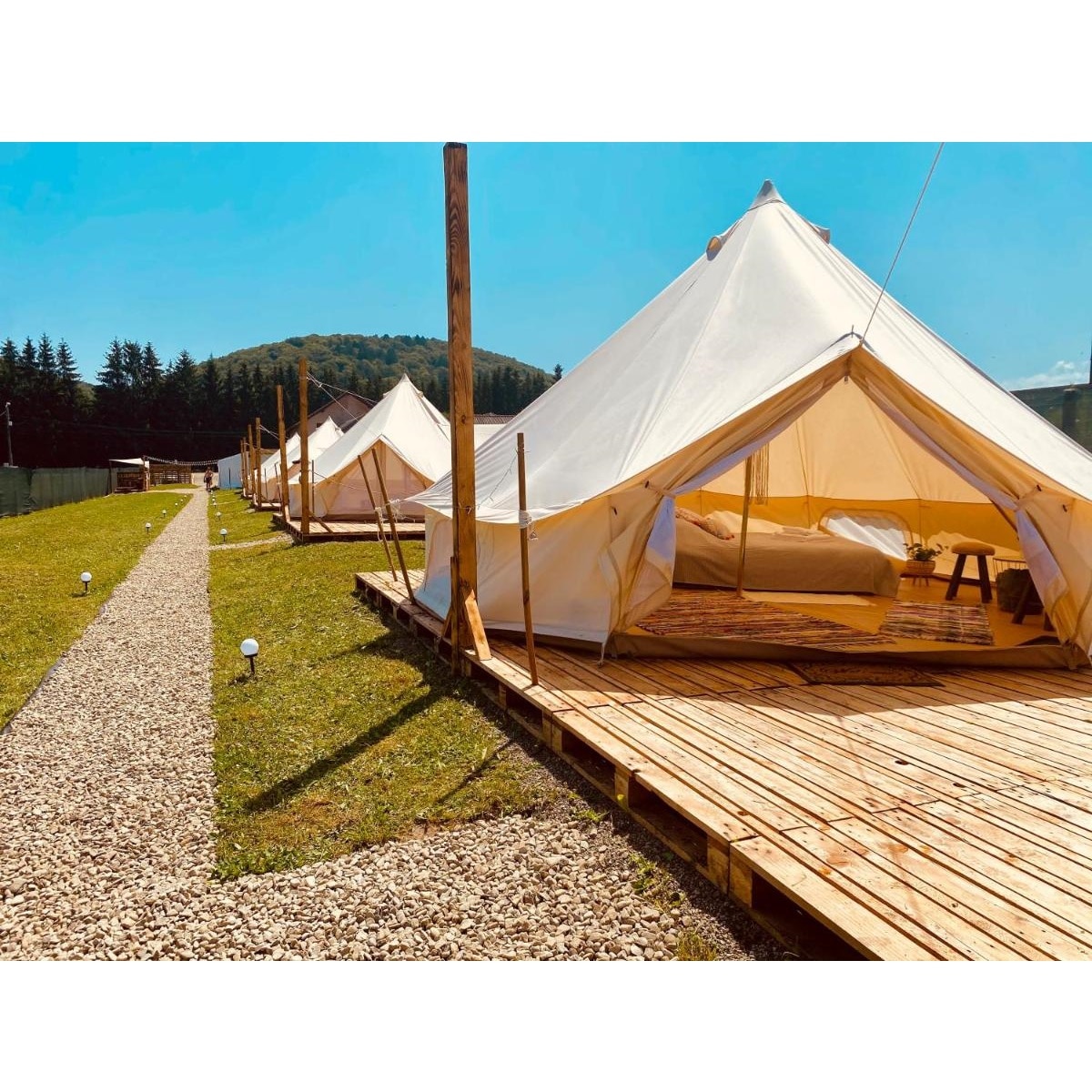 Glamping Spiritul Zimbrului, 3 nopti, 4 corturi cu paturi duble, pentru ...