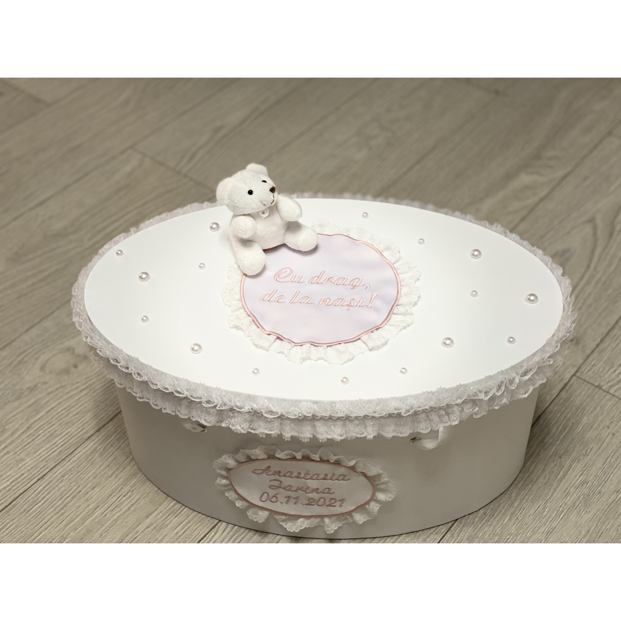 Cufar botez personalizat oval, alb cu ursulet - eMAG.ro