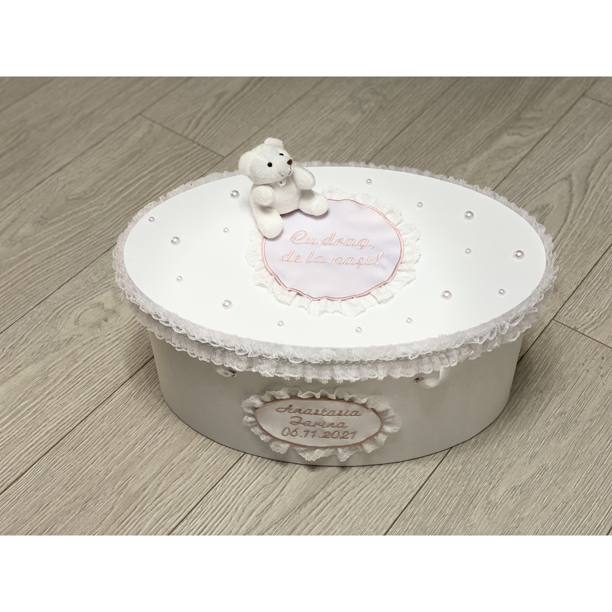 Cufar botez personalizat oval, alb cu ursulet - eMAG.ro