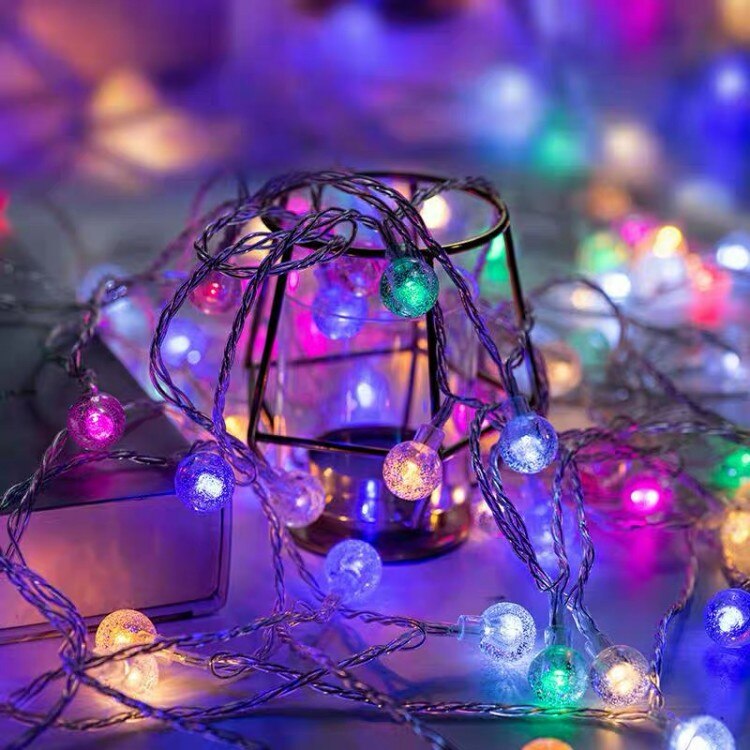 Instalatie pentru craciun, liniara, cu becuri colorate glazurate ...