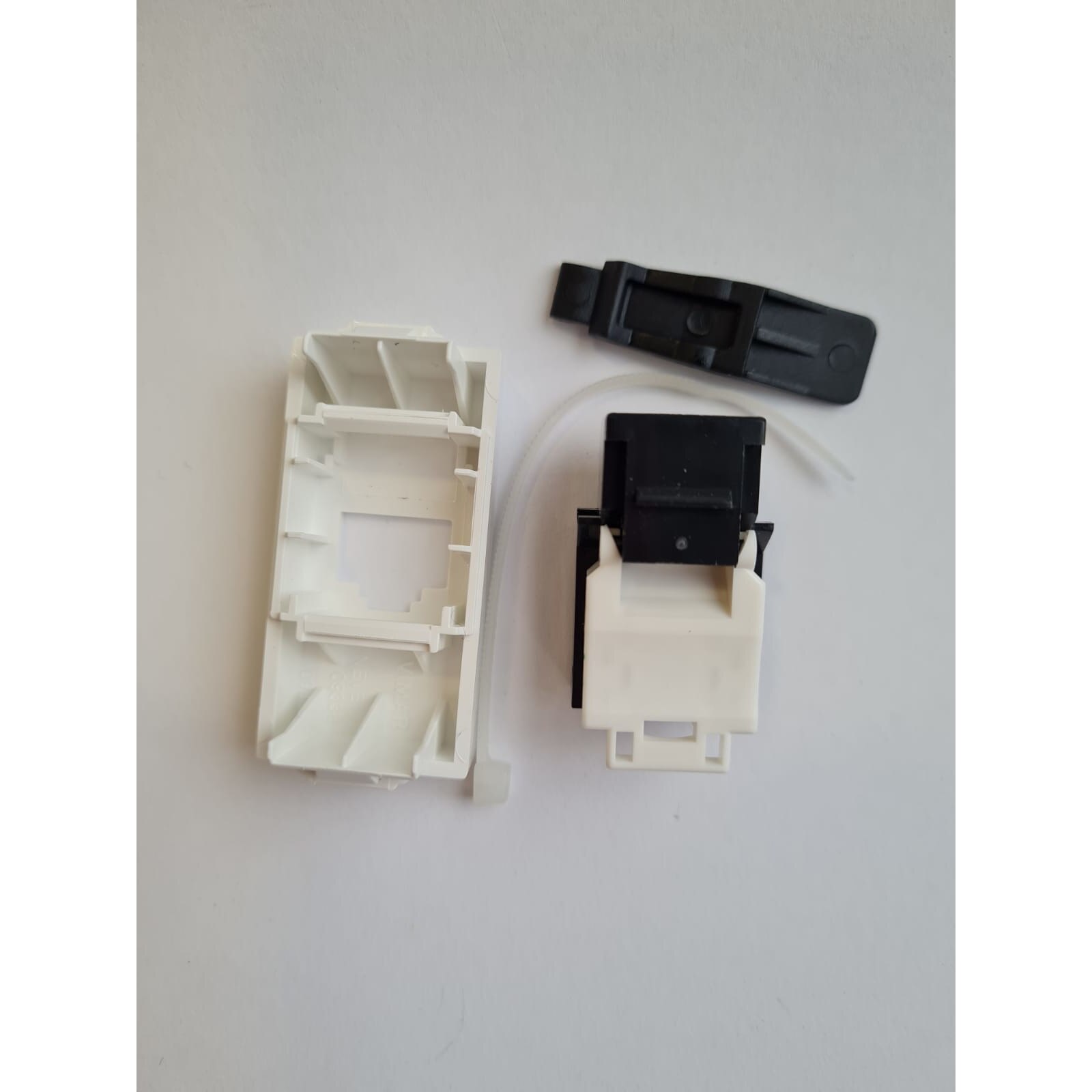 Priza, Vimar, UTP, RJ45, CAT5E, NEVE, Alb, 09338.9 - eMAG.ro