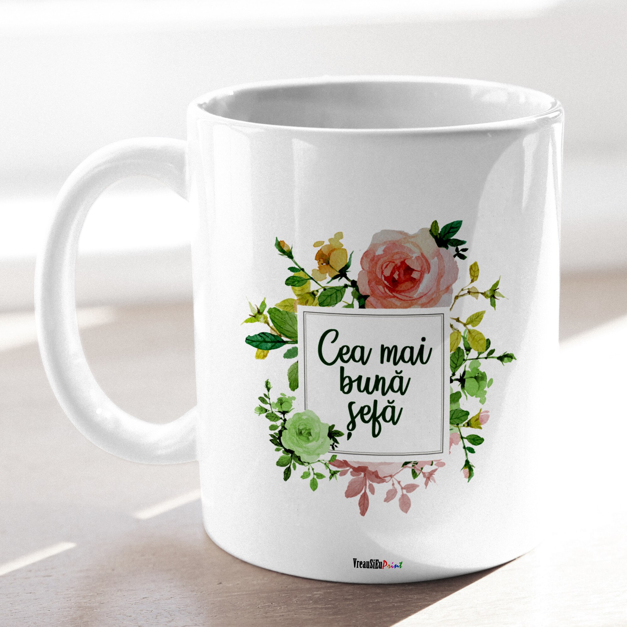 Cana personalizata cu model floral si mesajul "Cea mai buna sefa ...