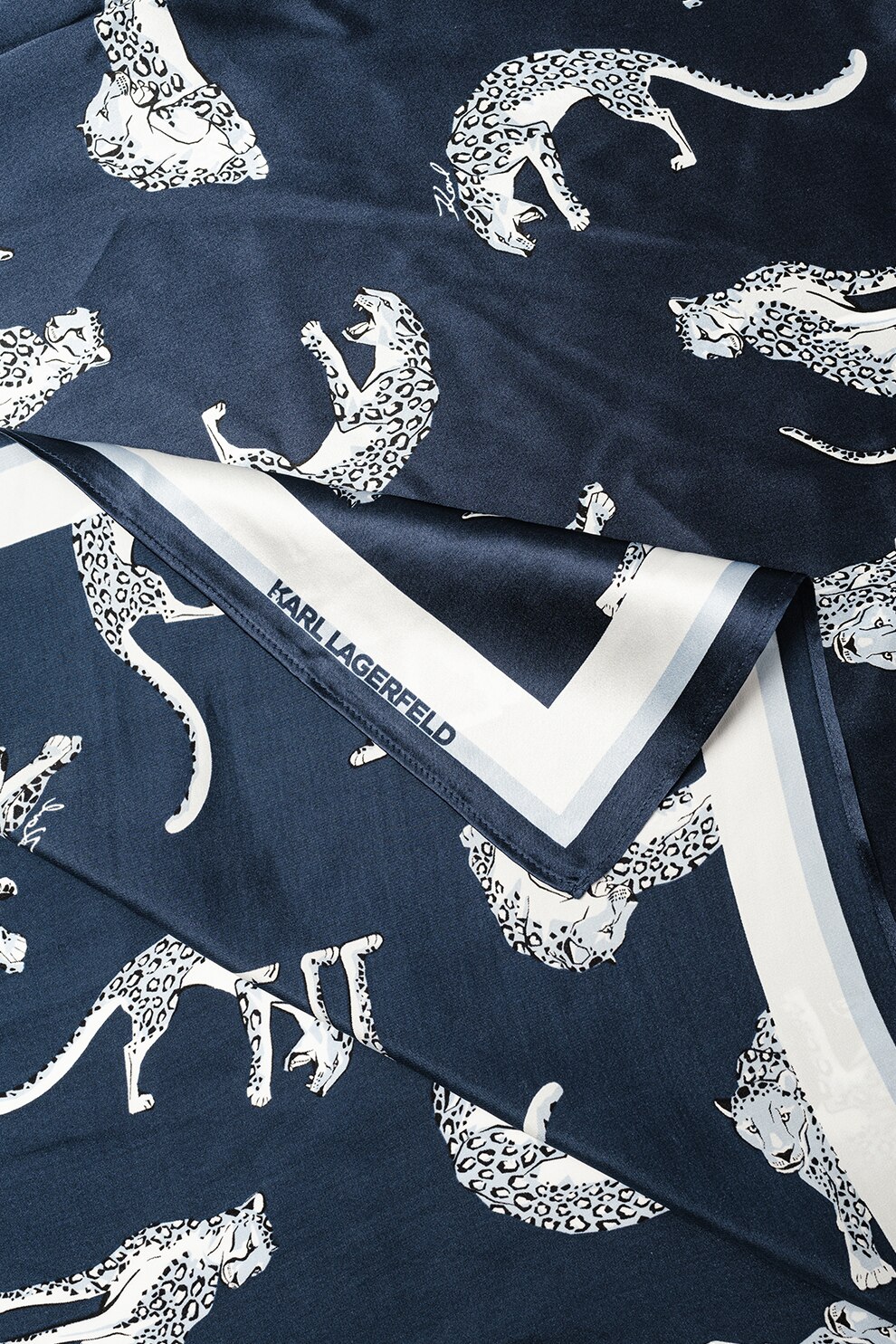 Karl Lagerfeld, Esarfa din matase Signature, Alb, Bleumarin inchis ...