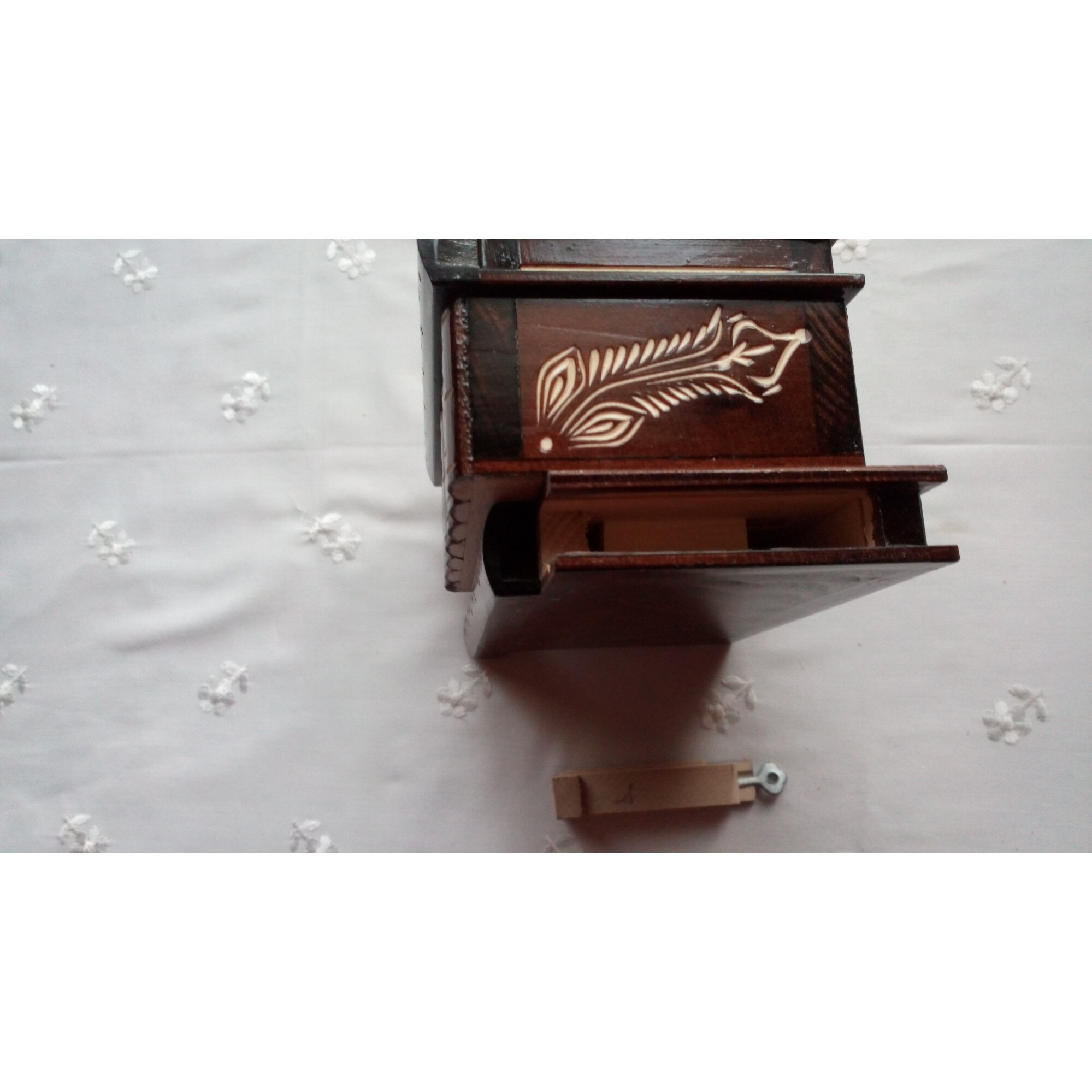 Cutie puzzle din lemn cu cheia ascunsa spatiu secret pentru bijuterii ...