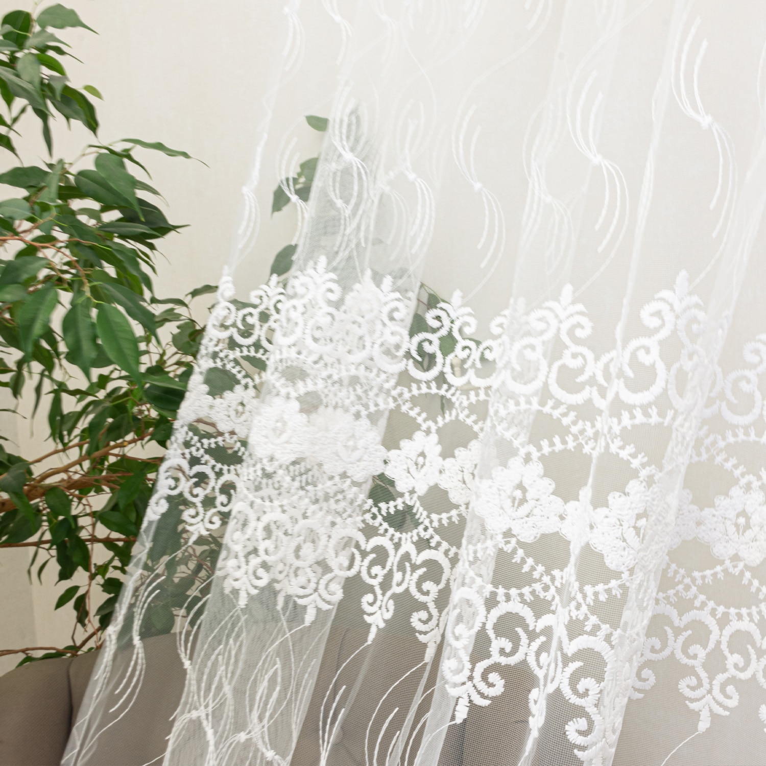 Perdea brodata Hiko alba Garden1 cu rejansa, 400x245cm - eMAG.ro