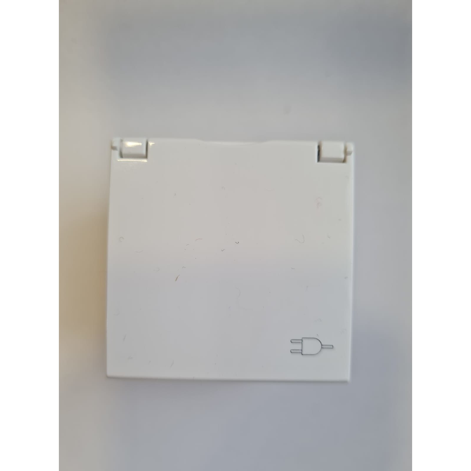 Priza, Vimar, Schuko, cu CAPAC, standard german, 2M, 16A, NEVE, Alb ...