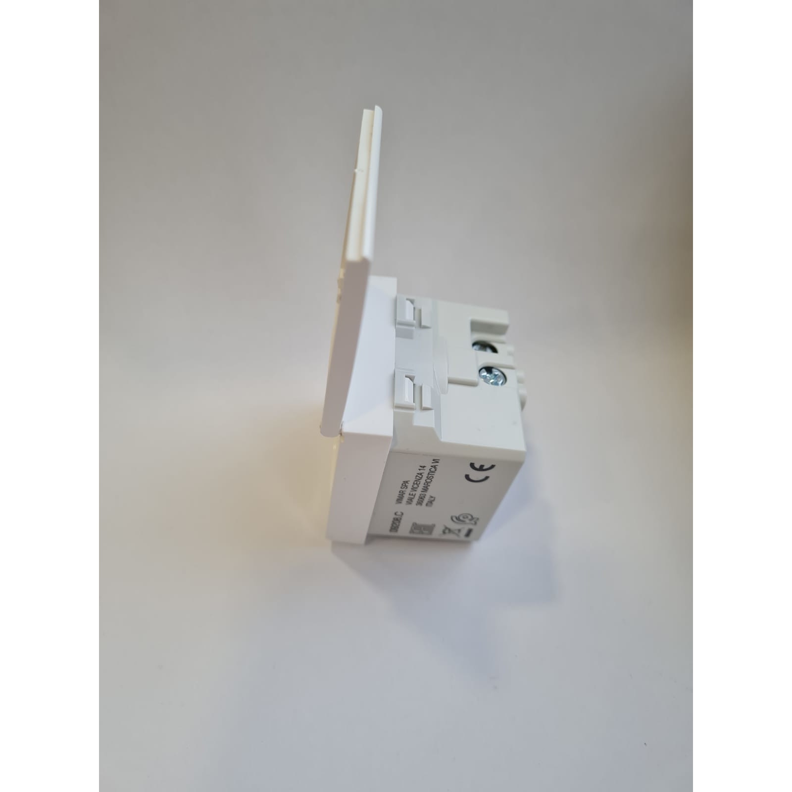 Priza, Vimar, Schuko, cu CAPAC, standard german, 2M, 16A, NEVE, Alb ...