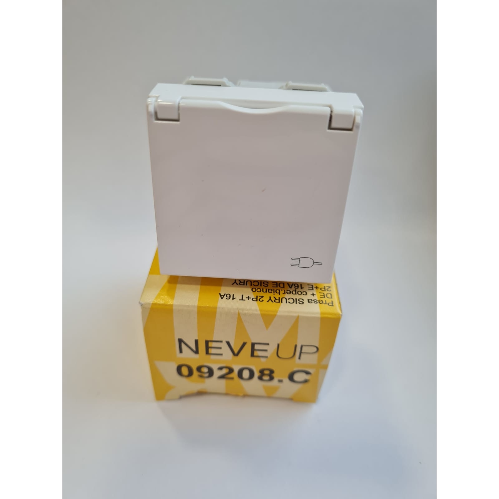 Priza, Vimar, Schuko, cu CAPAC, standard german, 2M, 16A, NEVE, Alb ...