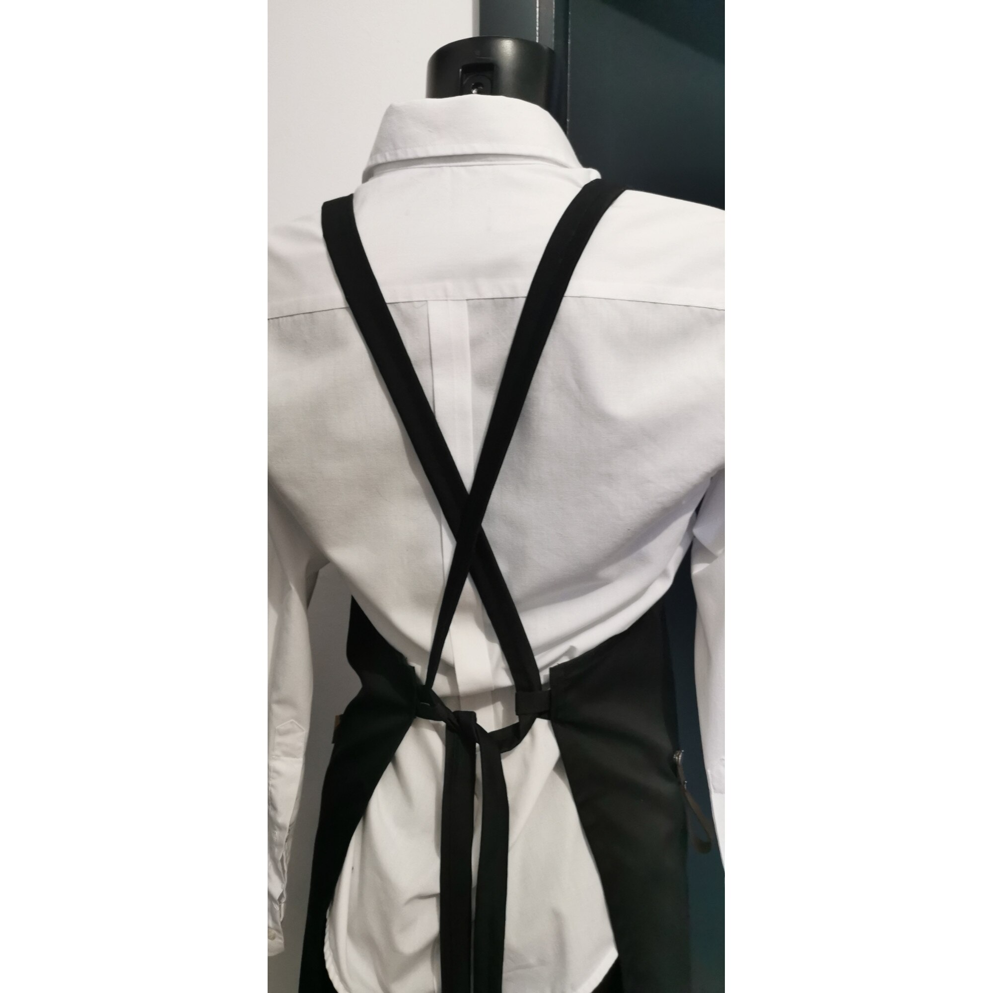 Sort barman, cu accesorii metalice - eMAG.ro