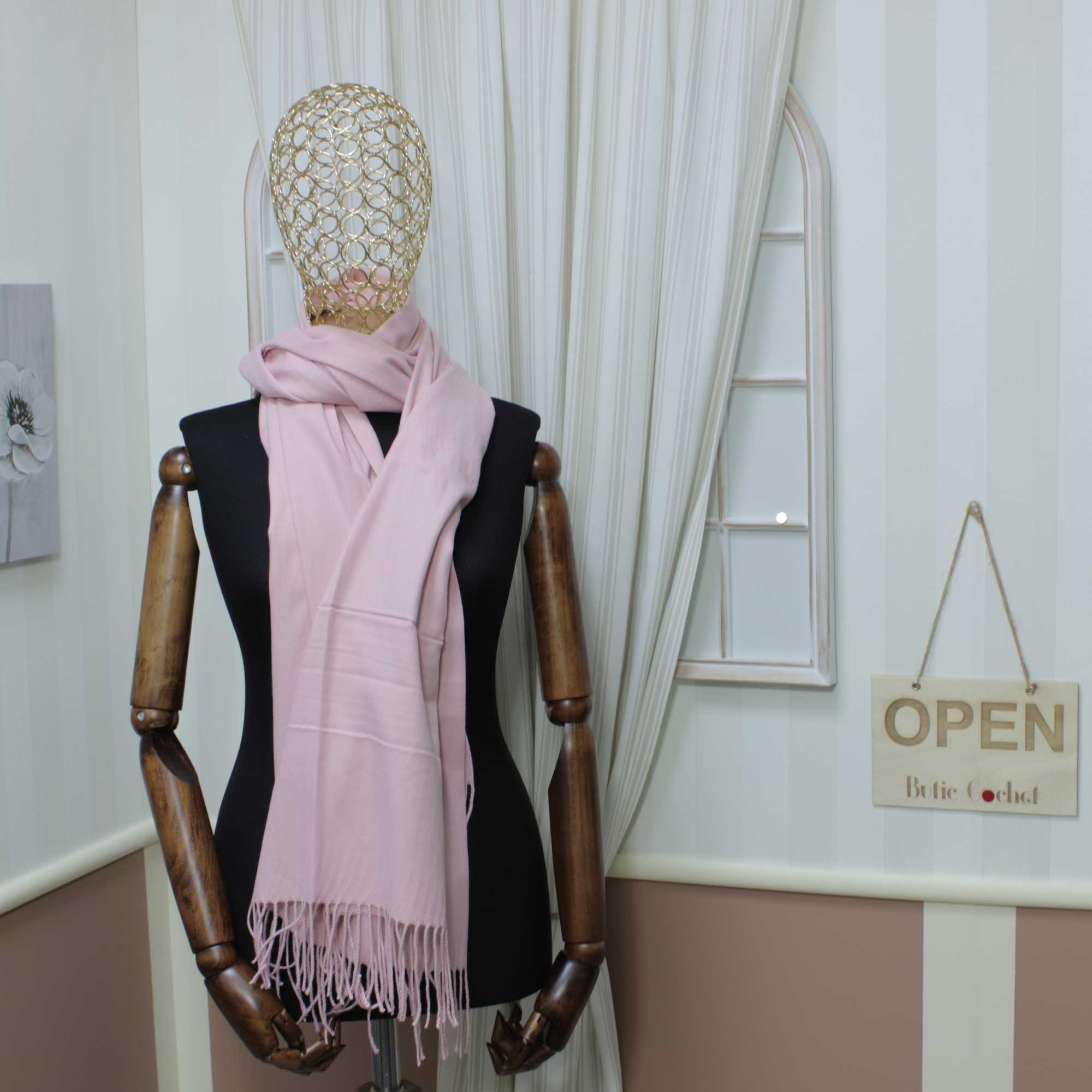 Esarfa de dama, din casmir, Roz pal cu franjuri, 180 x 60 cm - ES826 ...