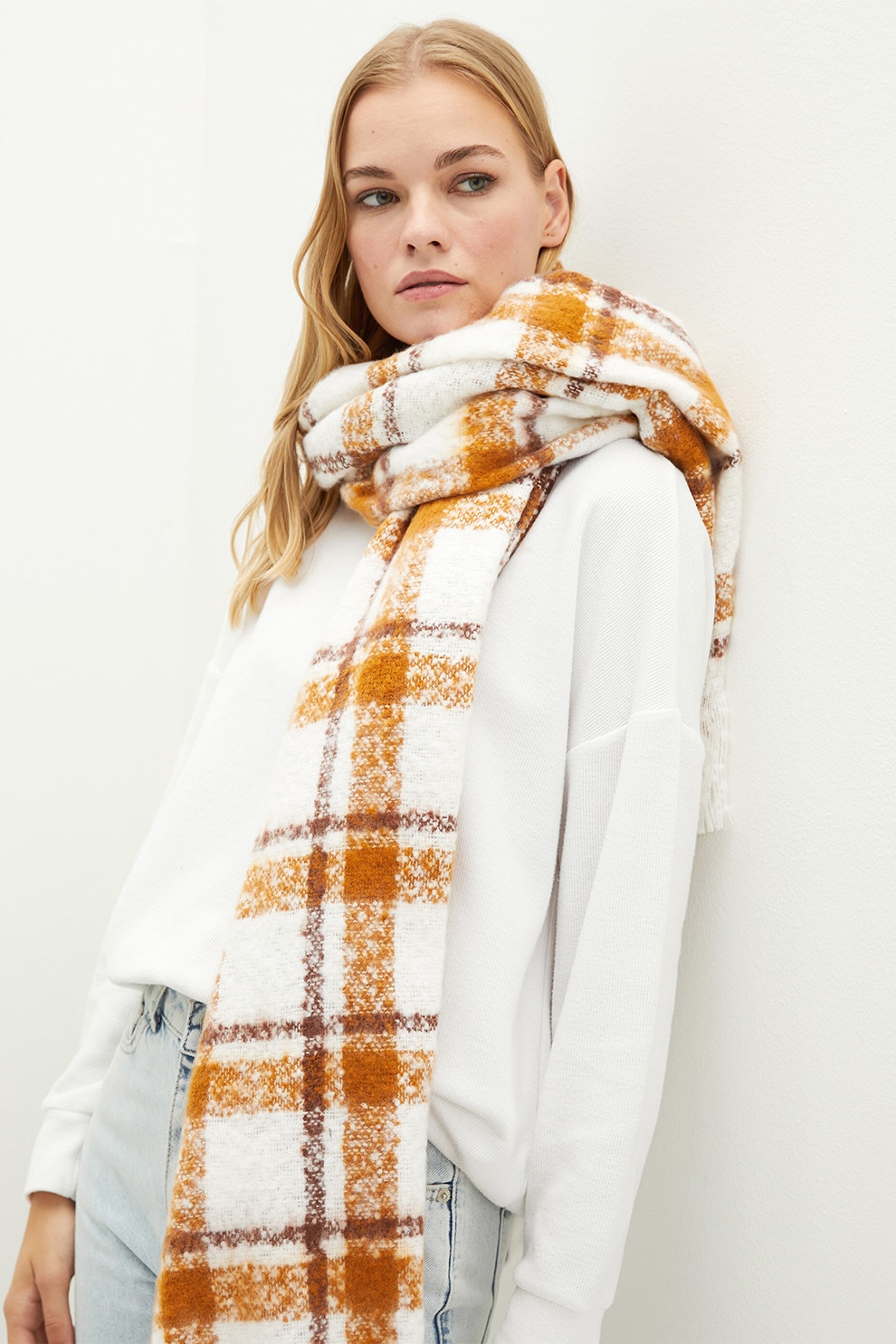 LC WAIKIKI, Fular in carouri, Alb/Maro caramel - eMAG.ro