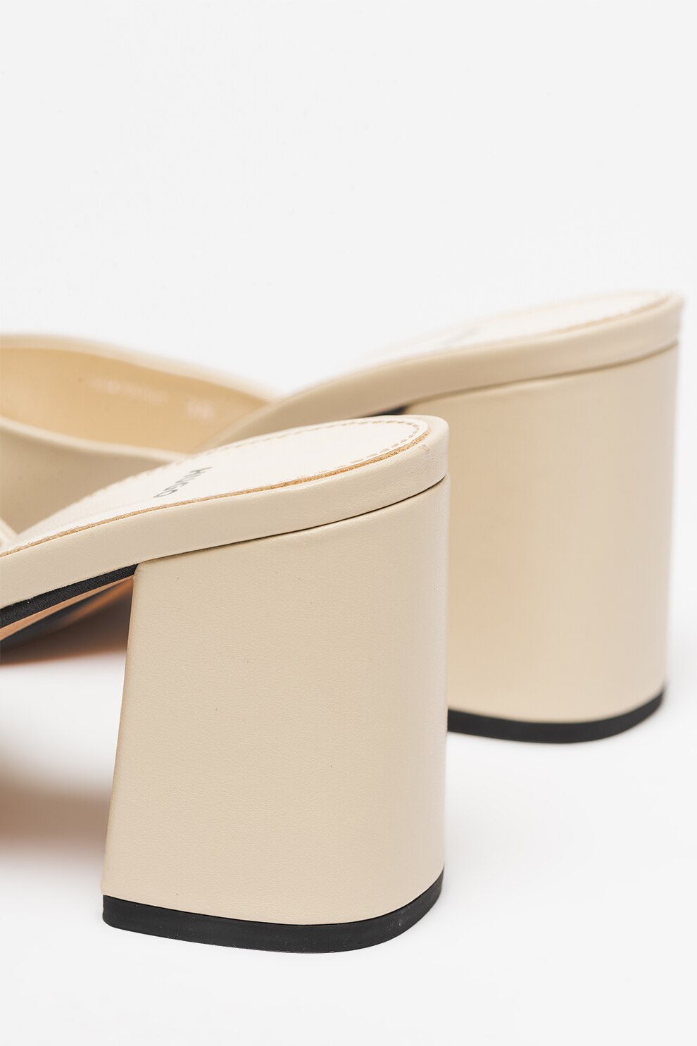 HUGO, Saboti de piele Grace, Crem, 36 - eMAG.ro