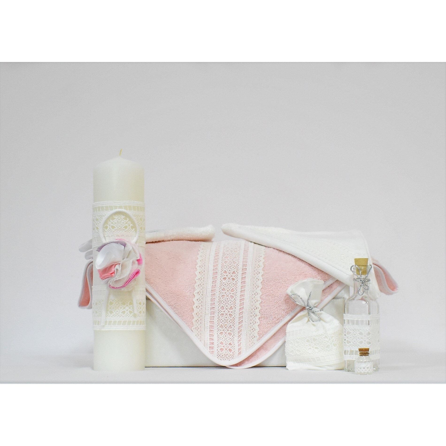 Set botez unicat 9 piese Dantela cu Inimii- Odorul Mamei- Trusou, cufar ...