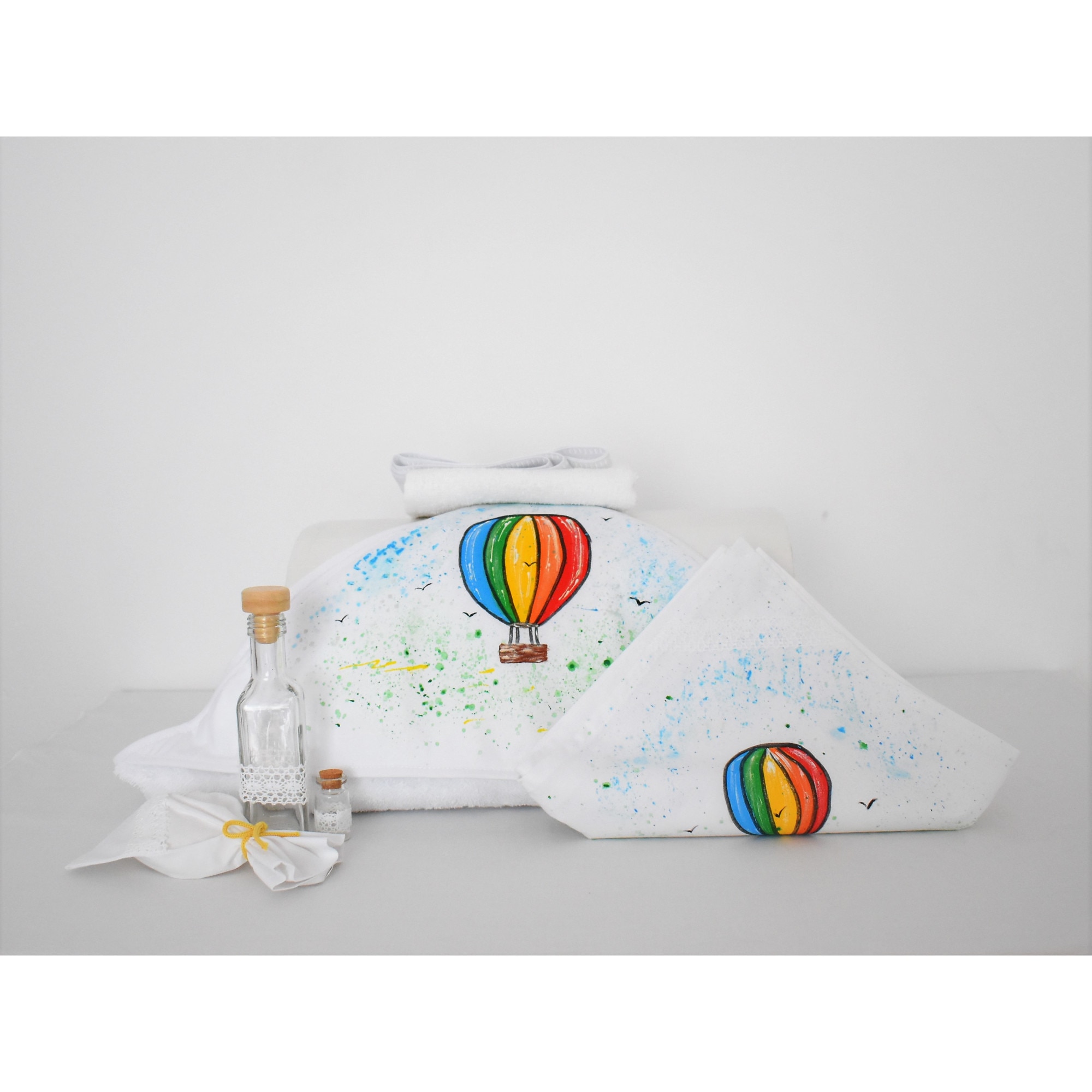 Set botez pictat 9 piese Plutind in Balon- Odorul Mamei- Trusou, cufar ...