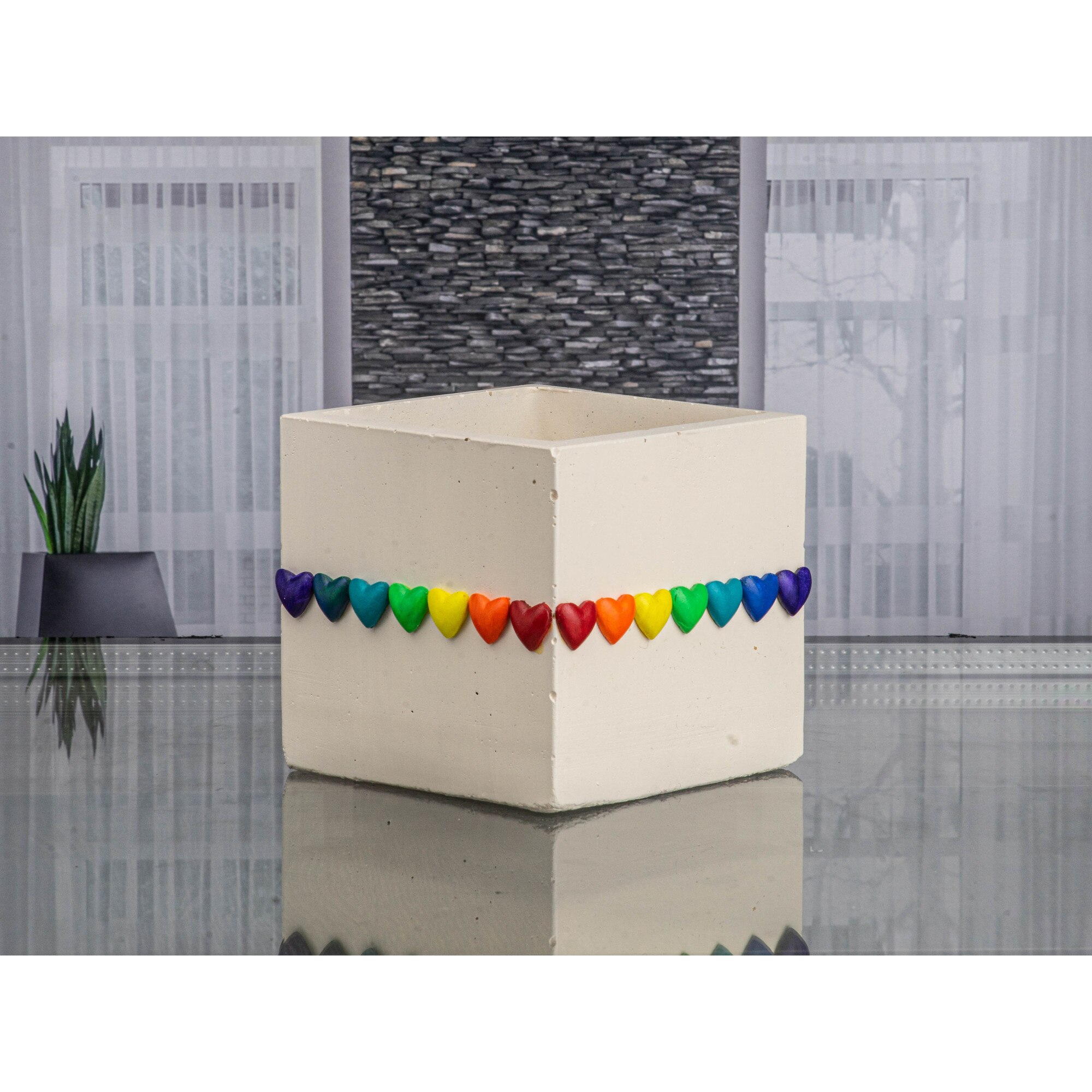 Ghiveci decorativ din ciment, alb, "Inimi de curcubeu", 11x11x11 cm ...