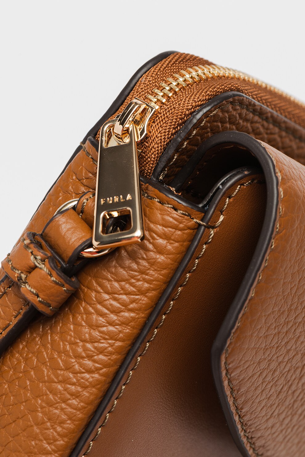 Furla, Geanta crossbody de piele Primula, Maro scortisoara - eMAG.ro
