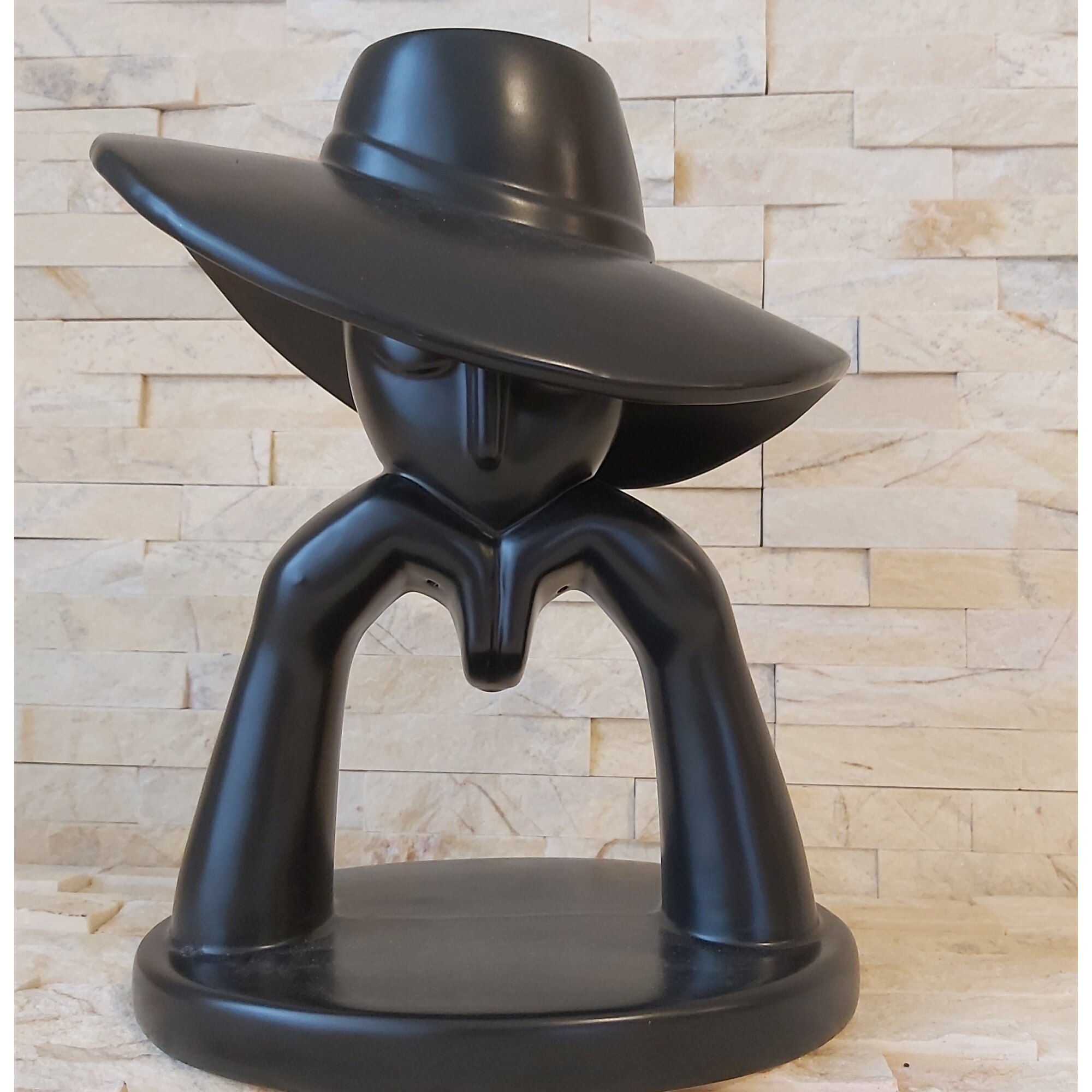 Vaza forma de cap femeie cu palarie, ceramica, negru, 28 x 23 cm - eMAG.ro