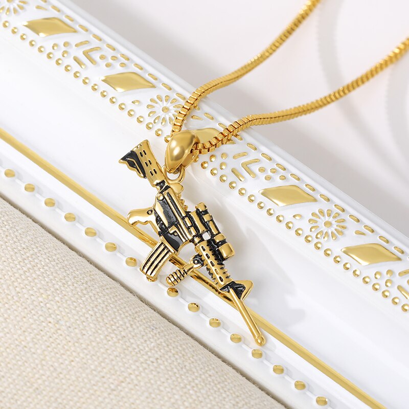 Lantisor cu pandantiv Pusca, tip Carabina M4A1, din aliaj metalic Auriu ...