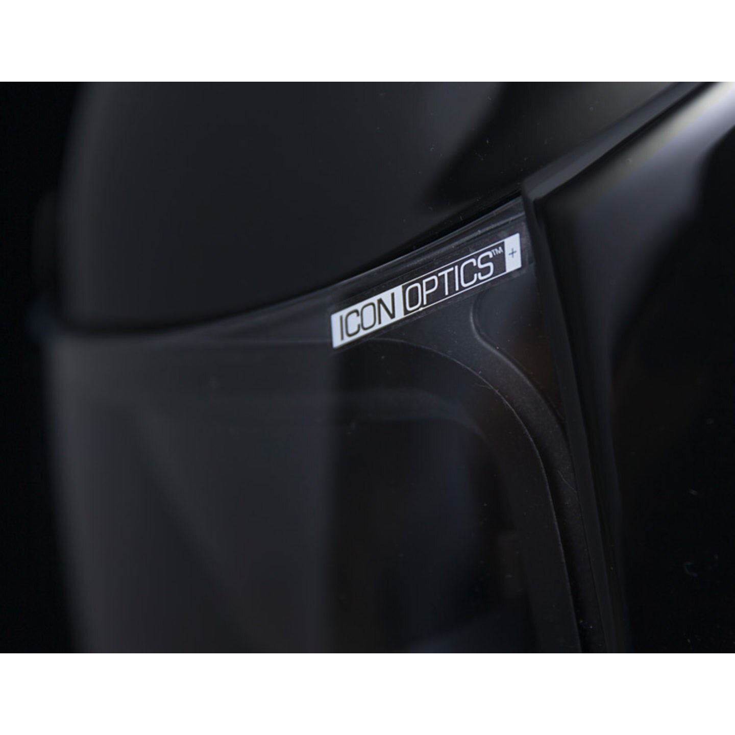 Casca moto Icon Airform Gloss, Negru, L - eMAG.ro