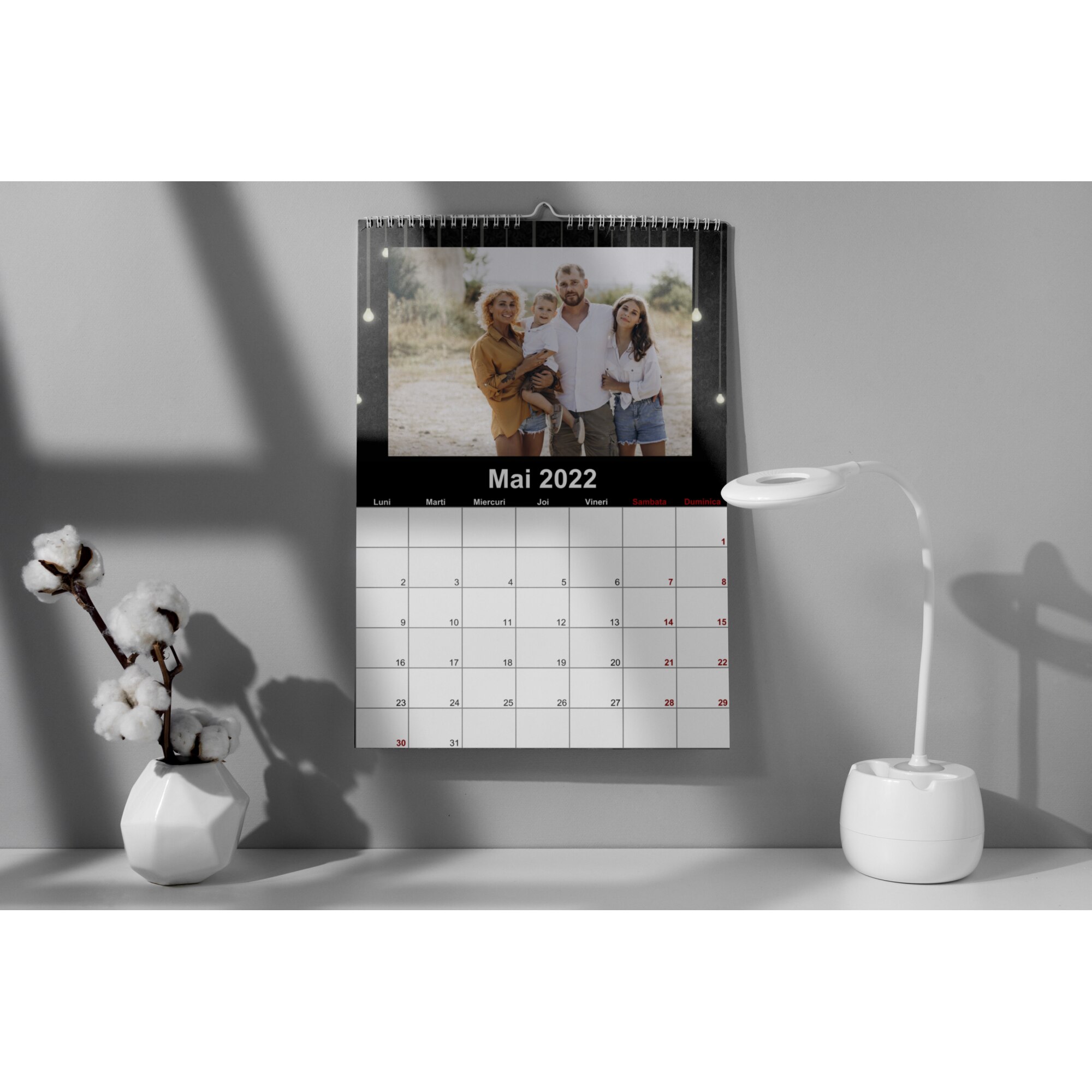 Calendar de perete A4 personalizat - 12 file, negru - eMAG.ro