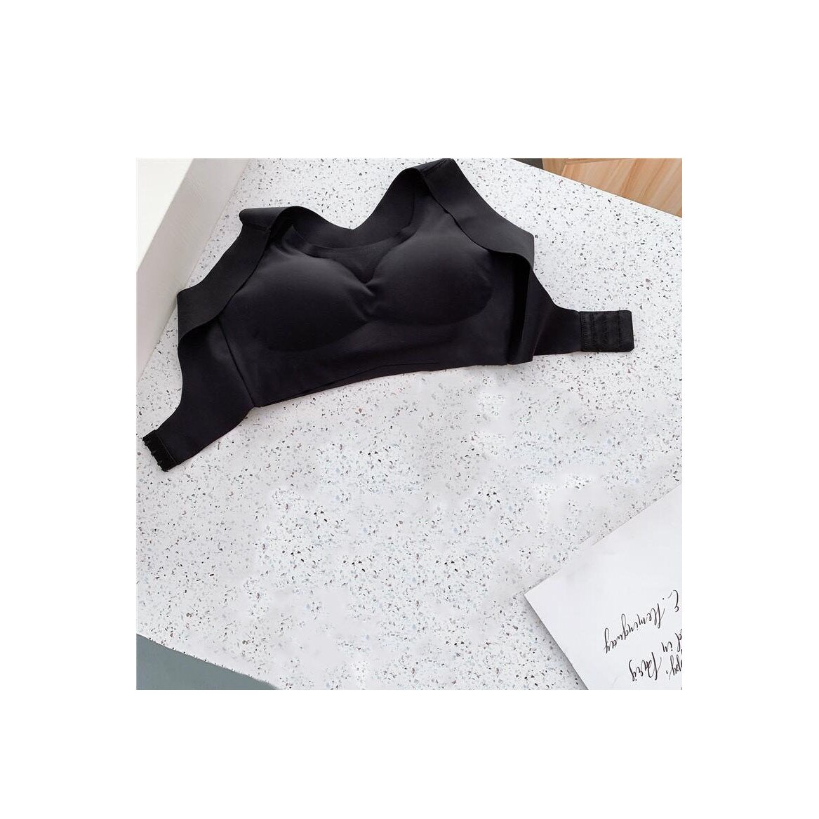 Bustiera sport de dama Black Slim, material fin, fara cusaturi, sustine ...