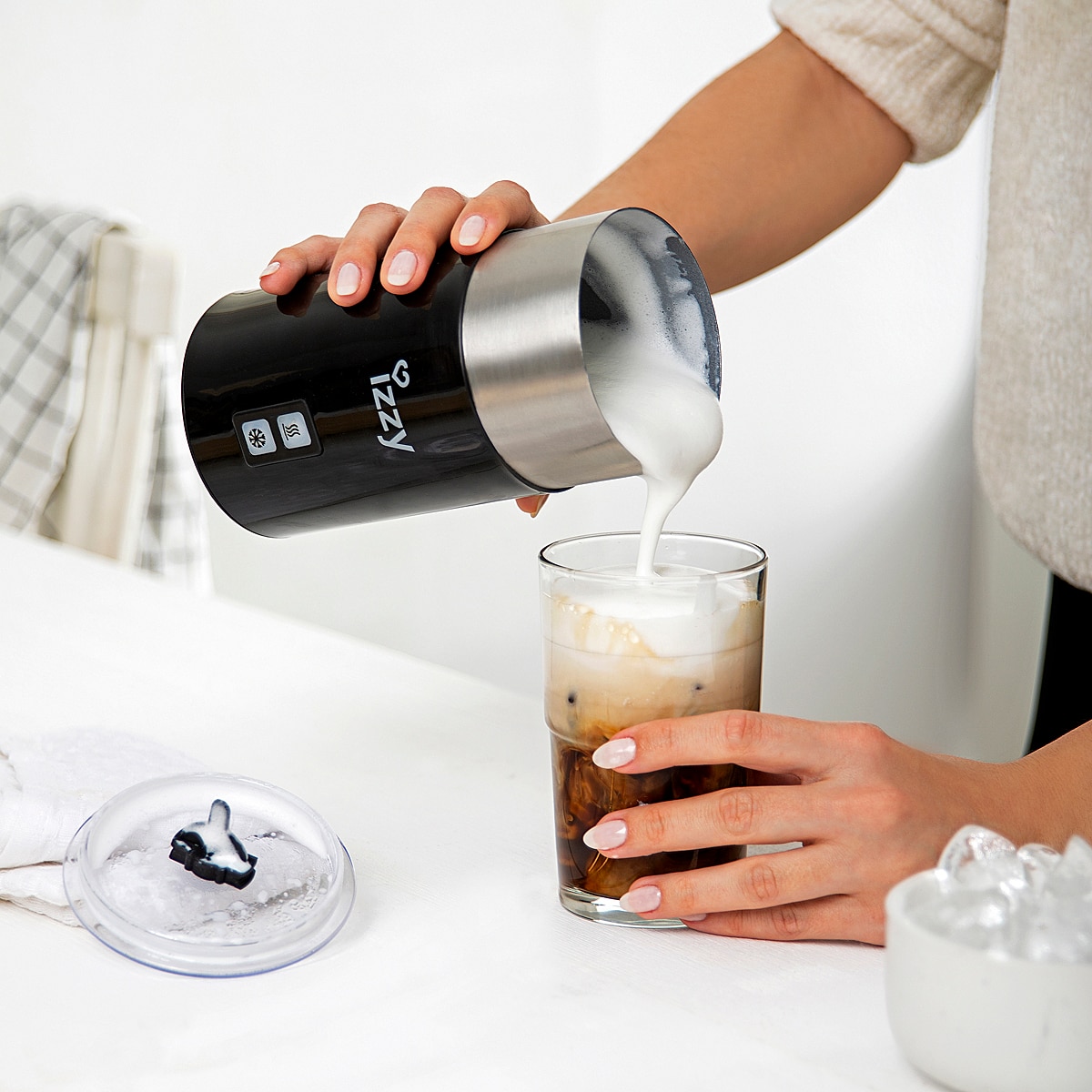 Aparat pentru spuma de lapte Izzy, Latteccino, 550W, 250 ml - eMAG.ro