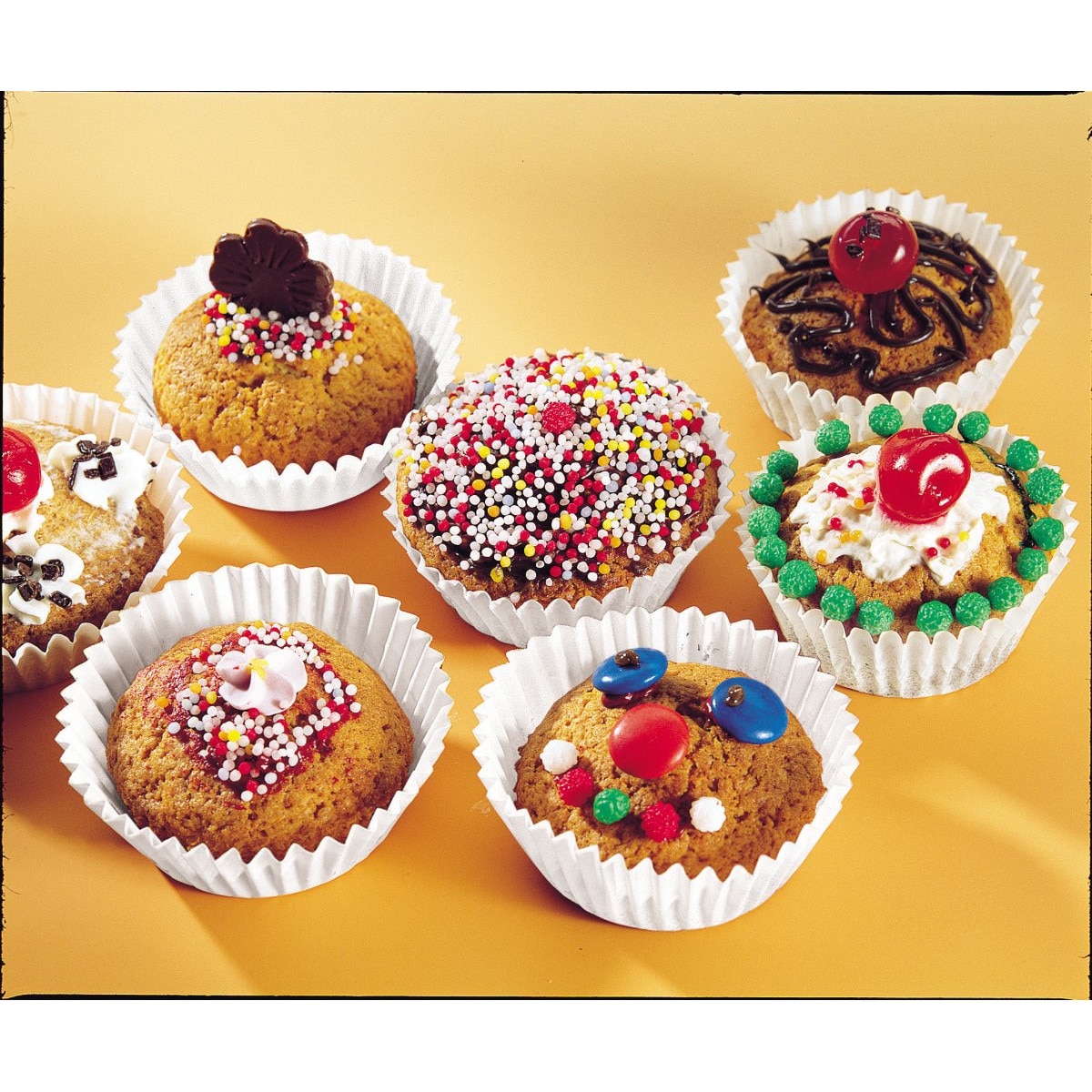 Set 75 forme pentru briose, Zenker, hartie, 5 cm - eMAG.ro