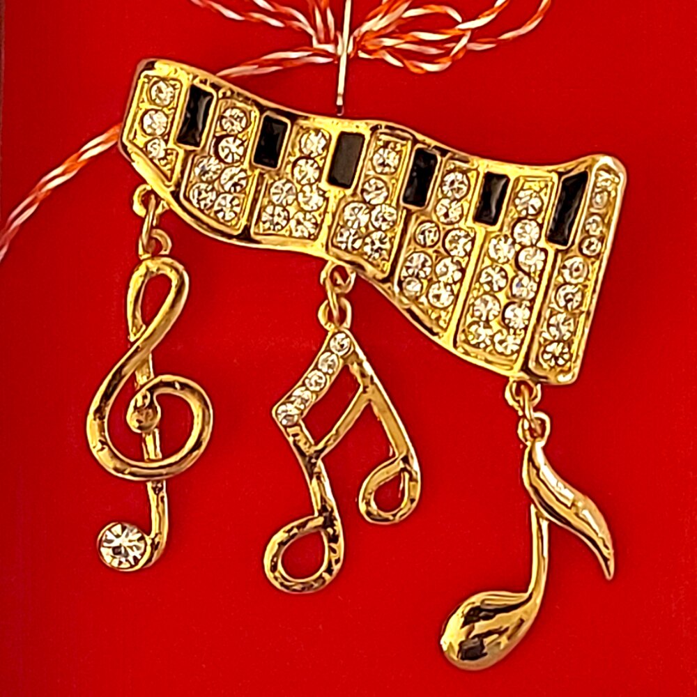 Brosa Martisor ArtDeco Pian cu note muzicale, realizata din aliaj ...