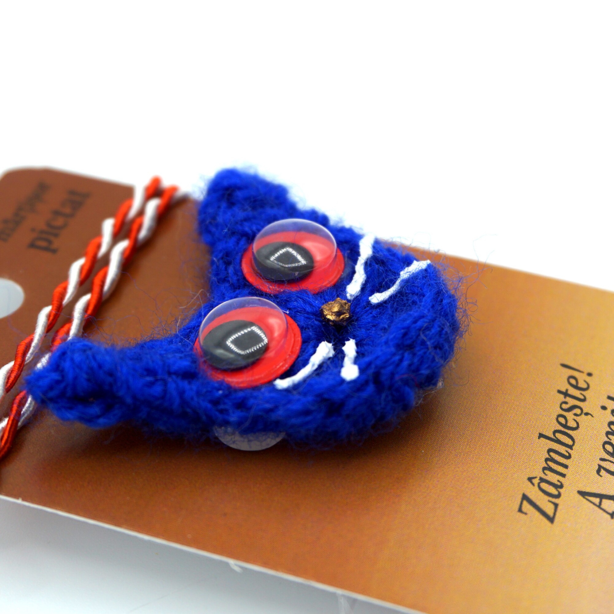 Martisor brosa handmade, crosetat, Regalo - Pisica mica albastra cu ...