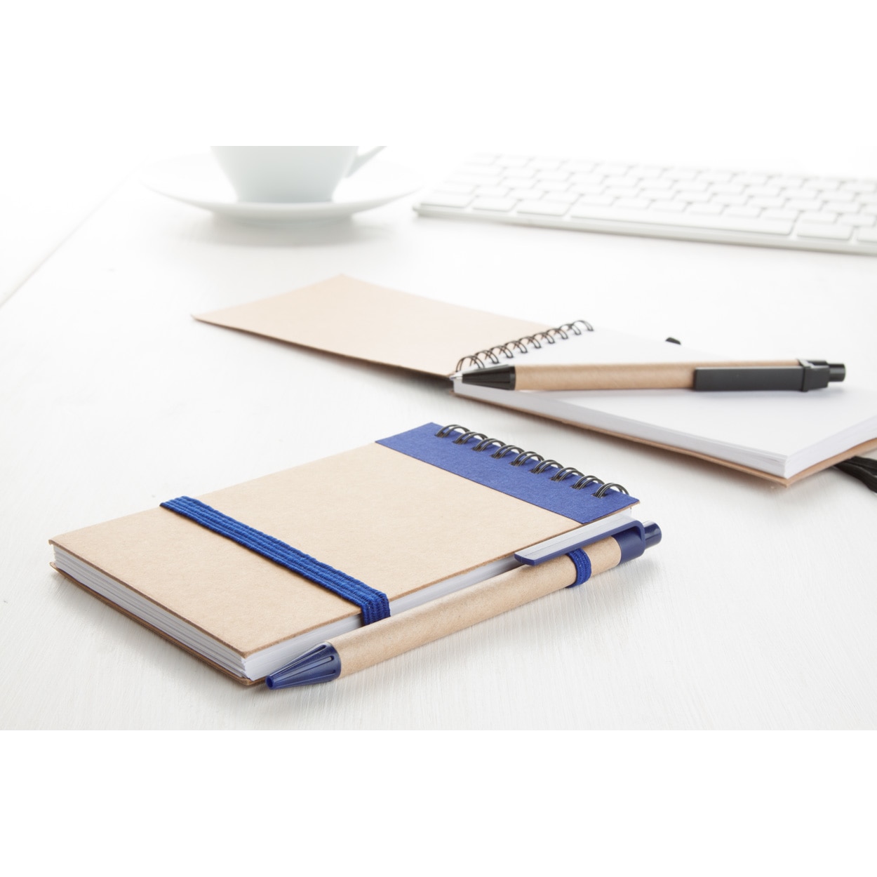 Carnetel 70 de pagini din hartie reciclabila, cu pix din carton ...