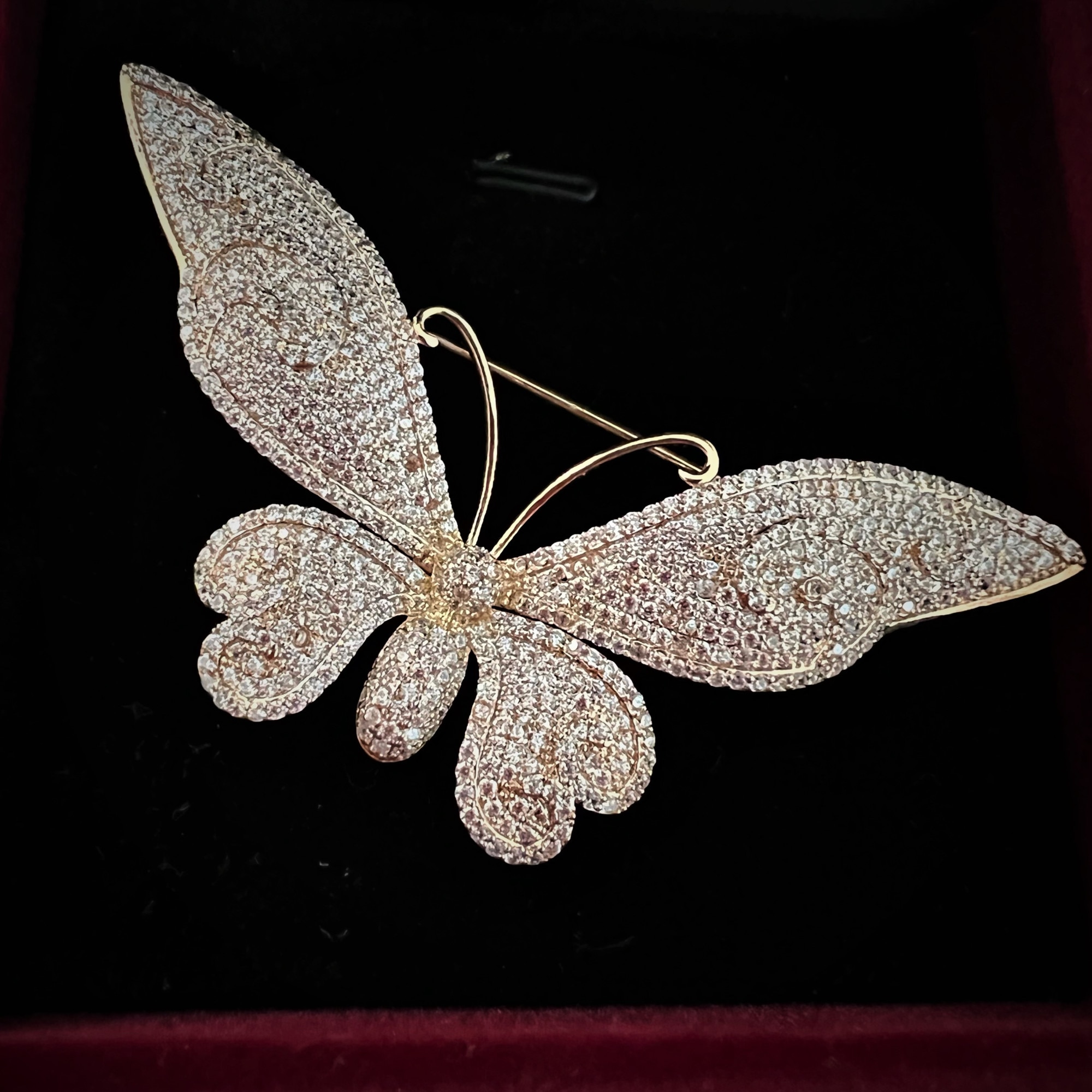 Brosa fluturas cu cristale zirconiu, placat cu aur de 18 K, 4,5 cm,12gr ...