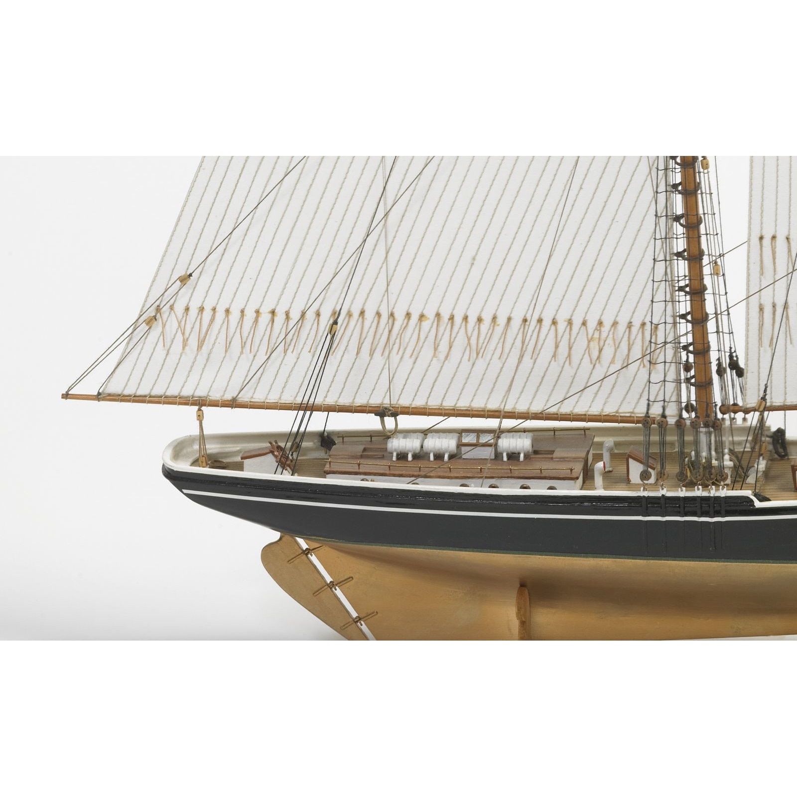 Navomodel macheta Billing Boats BLUENOSE II, lungime 520 mm, scara 1: ...