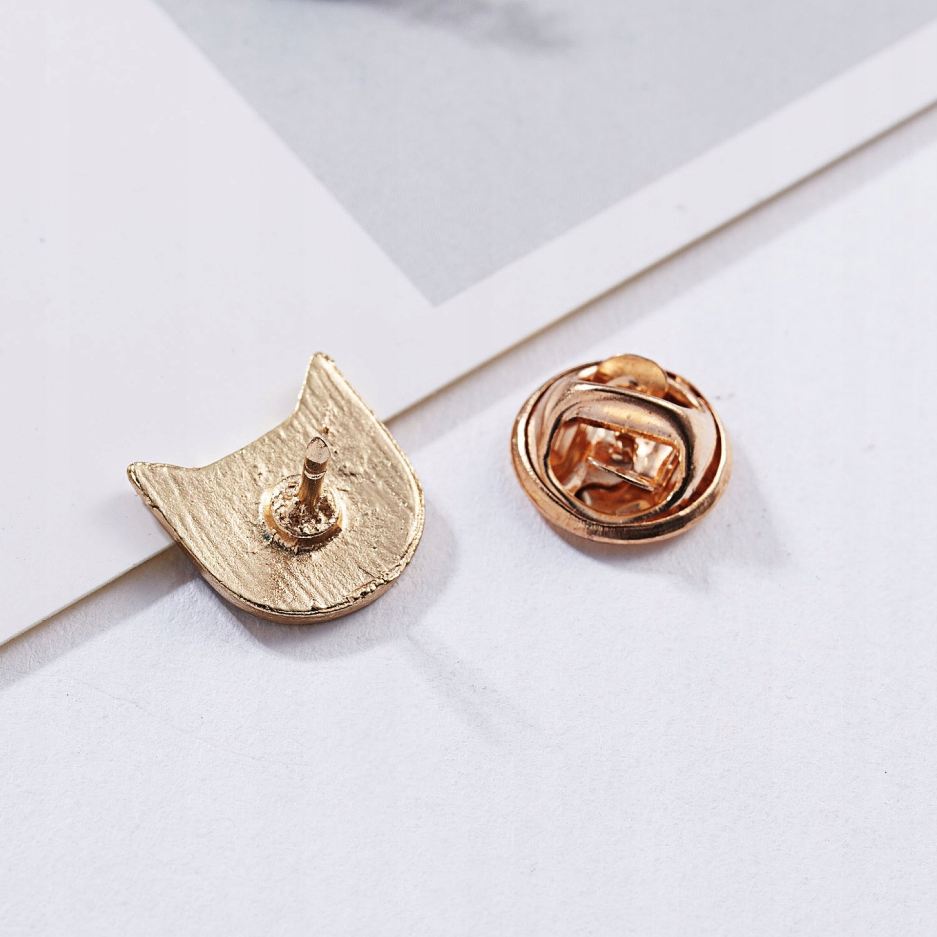 Pin brosa, PINETS, Pisica, Auriu, 1.0 cm x 1.0 cm - eMAG.ro