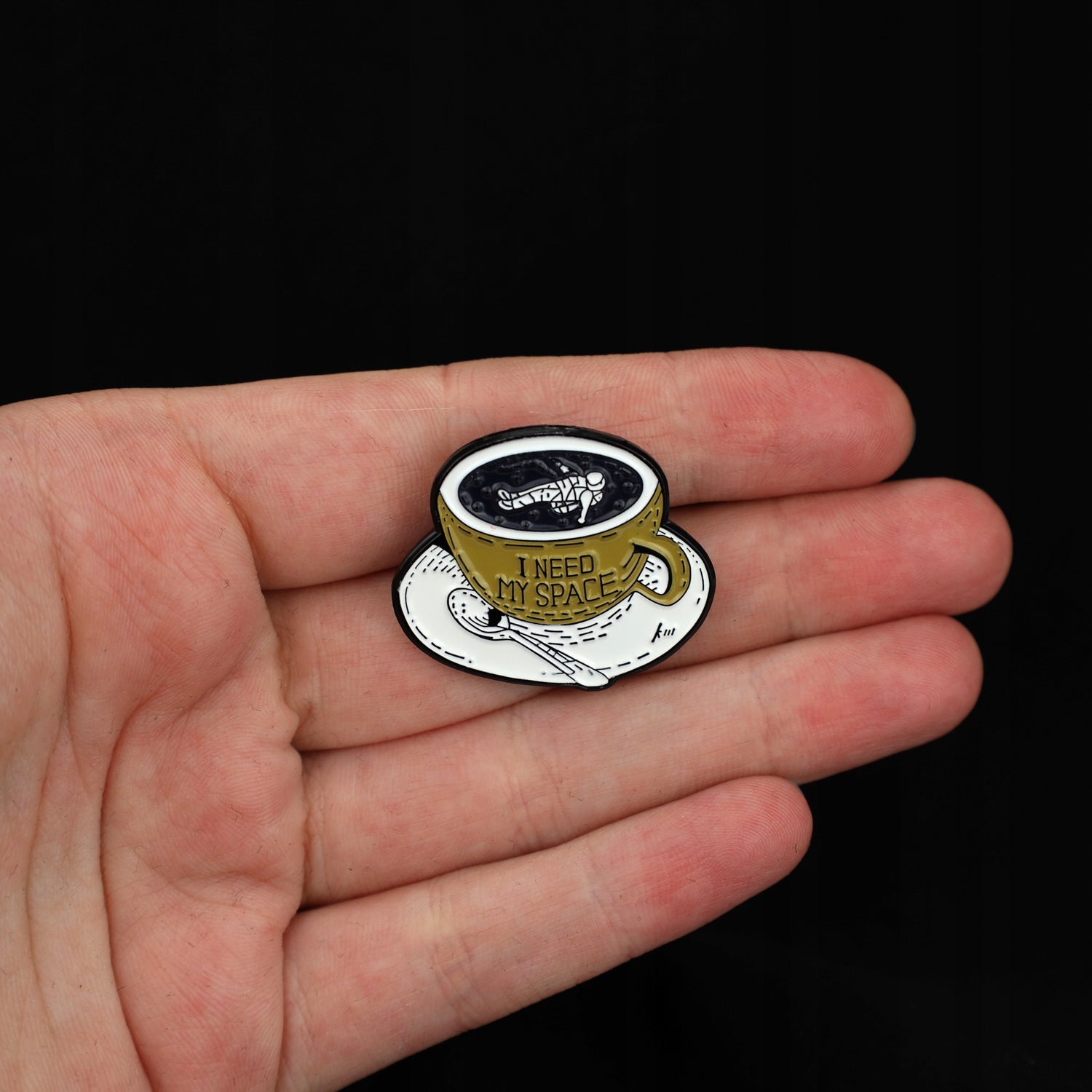 Pin brosa, PINETS, Coaja de cafea cu un cosmonaut, Multicolor, 3 cm x 2 ...