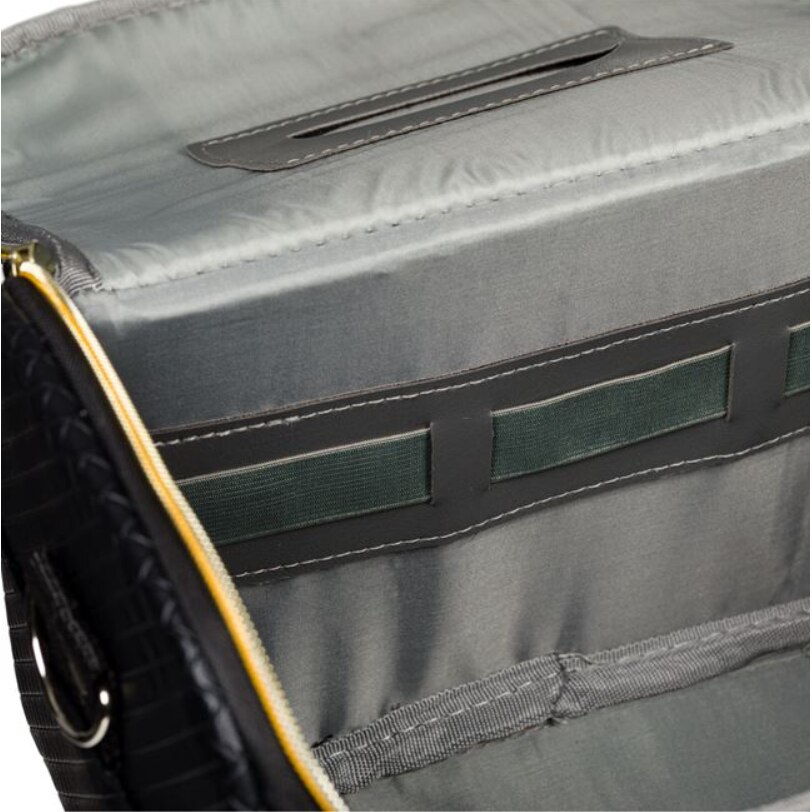 Portfard tip valiza cu maner si model in relief, Negru, 29 x 21 x 18 cm ...