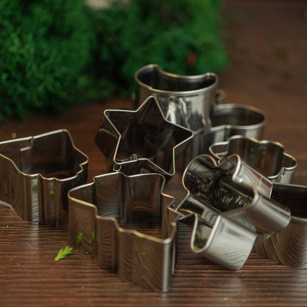 Set 16 forme de prajituri La Cucina, Tematica Craciun, Inox, 5x1.5cm ...