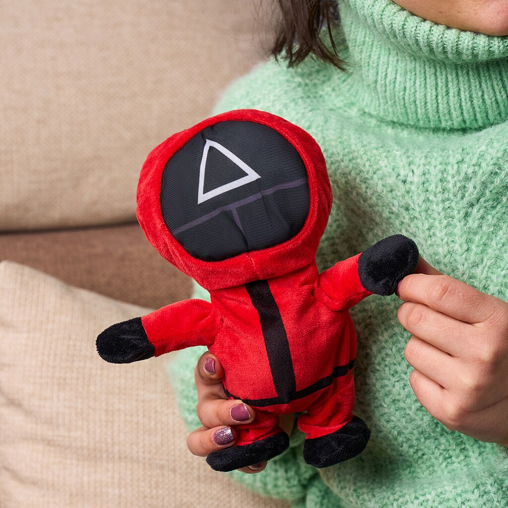 Papusa Squid Game cu baterii si lumini, merge si repeta cuvinte, 21 cm ...