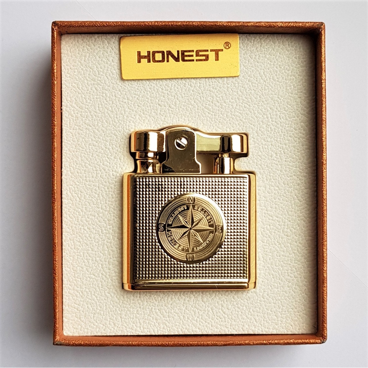 Bricheta pe benzina, stil retro, culoare aurie - eMAG.ro