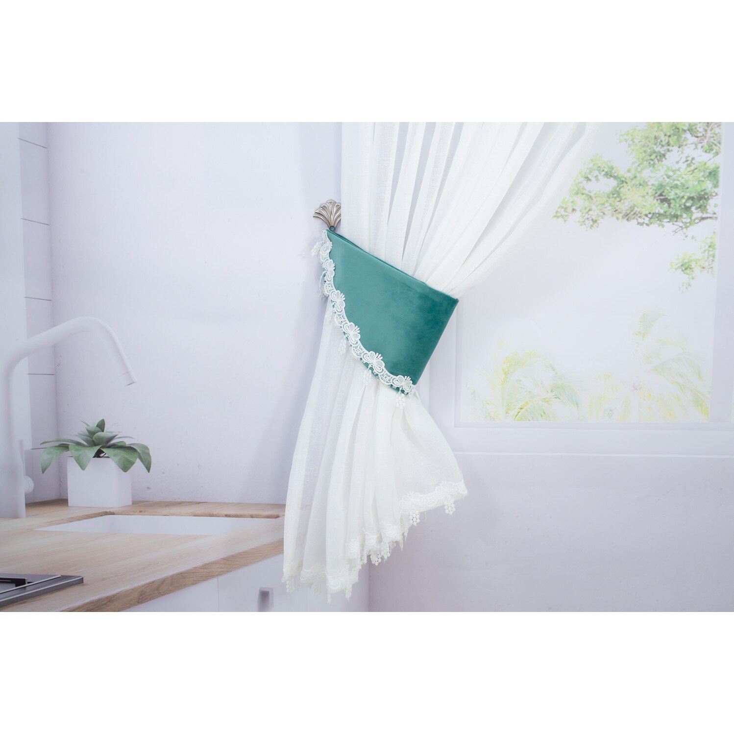 Perdea bucatarie, bumbac alb, cu volan din catifea culoare verde pastel ...