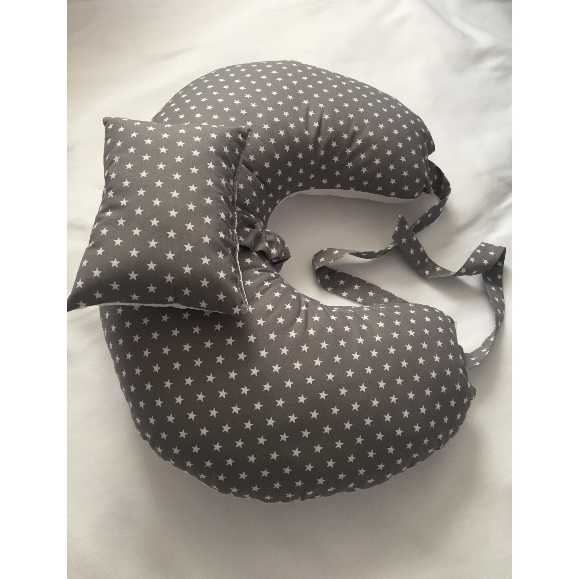 Perna de alaptat cu Stelute, handmade, LinArt Atelier, gri, 60 x 42 cm ...
