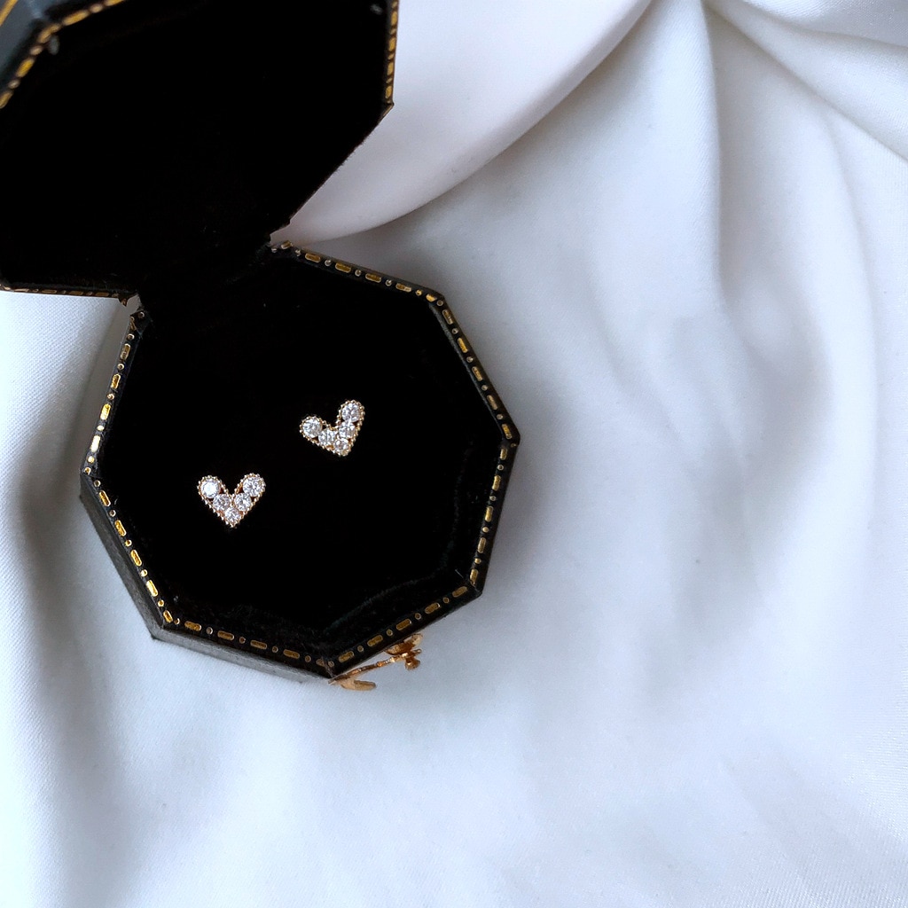 Cercei in forma de inima, Diva4u, Pietre zirconiu, 7 mm, Auriu - eMAG.ro