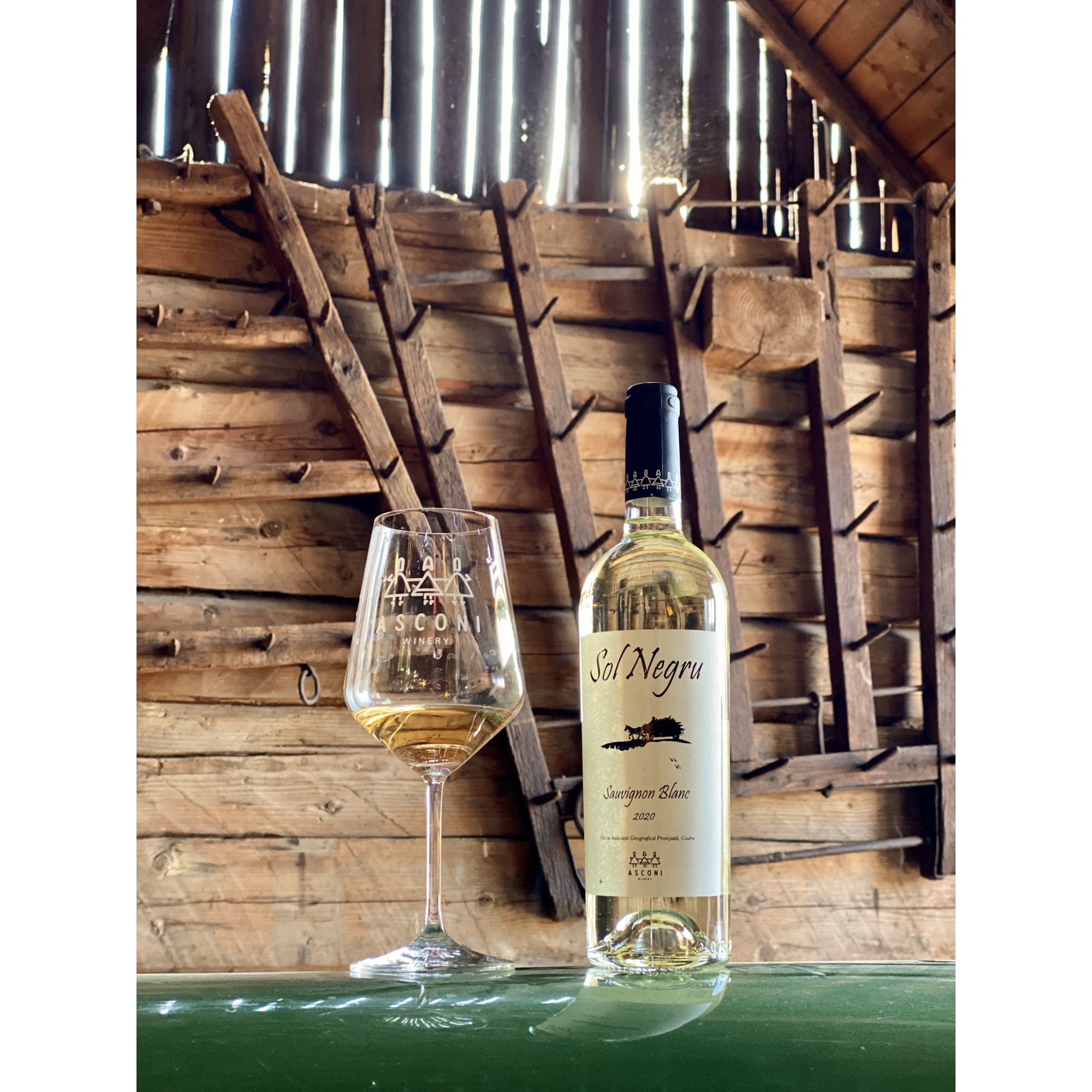 Vin alb sec, Sol Negru, Sauvignon Blanc, 0.75l, 2020 - eMAG.ro