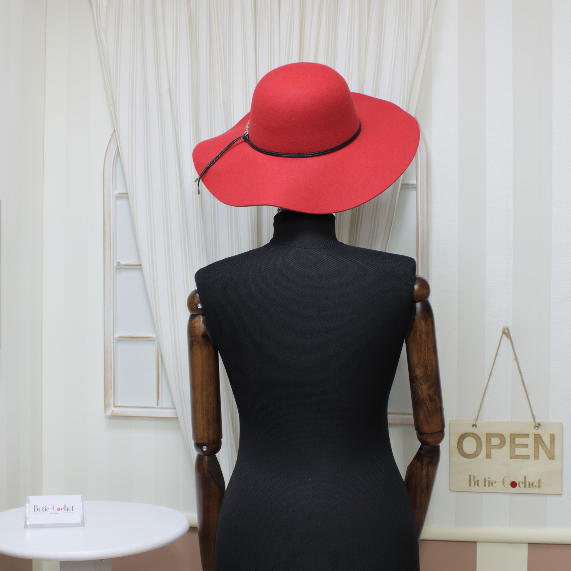 Дамска шапка, 35% вълна, 65% полиестер, размер 57-58, регулируема ...