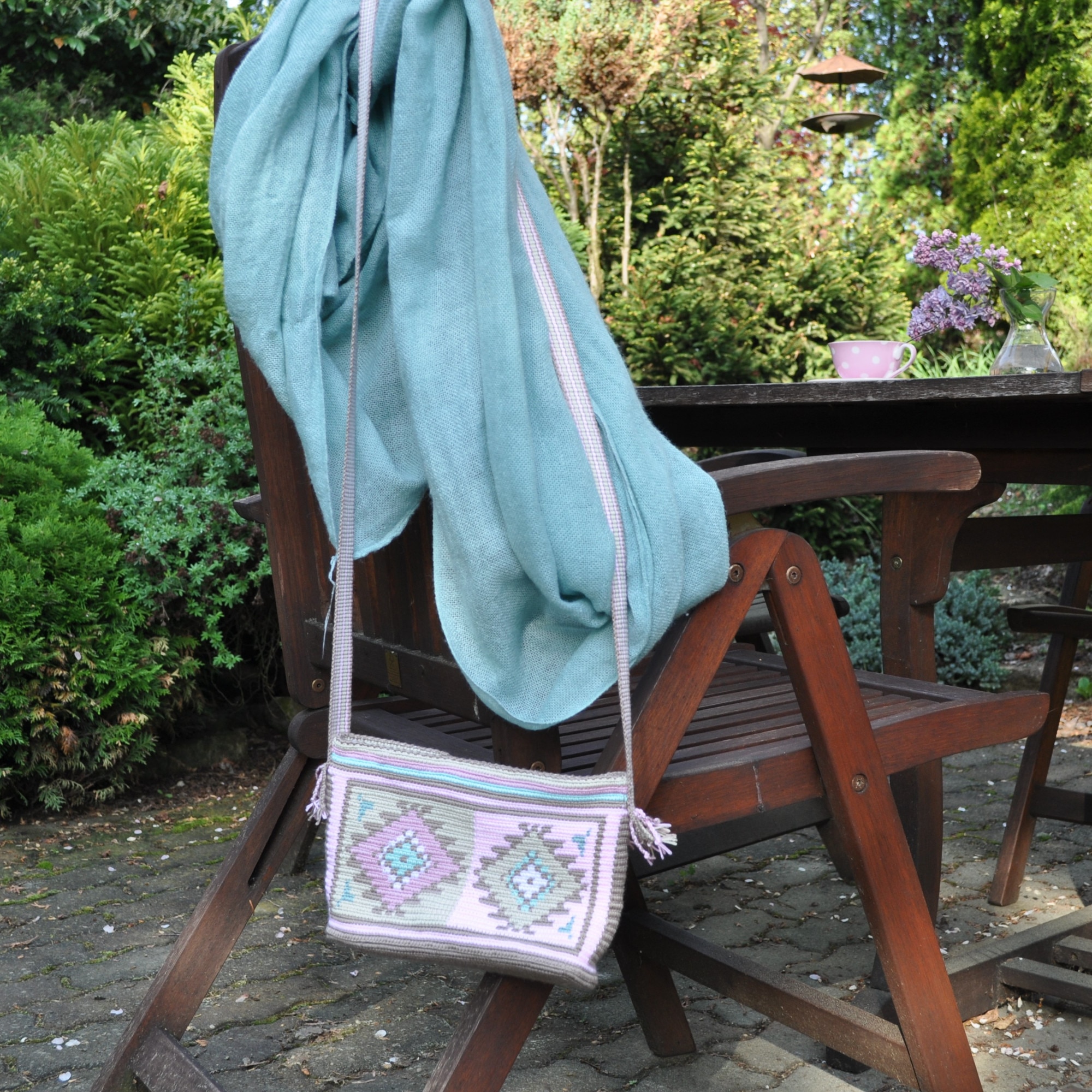 Gentuta cu motivul popular ciutura din Banat, colectia urban, handmade ...