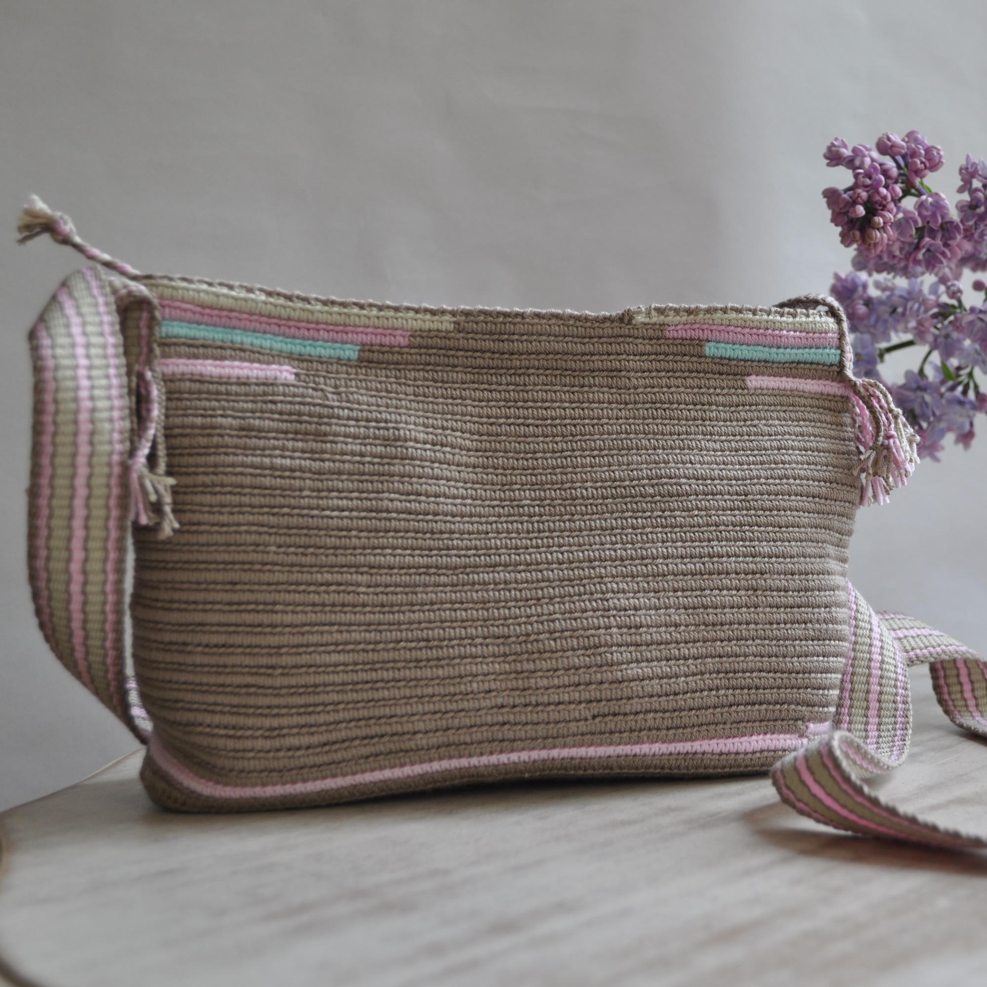 Gentuta cu motivul popular ciutura din Banat, colectia urban, handmade ...