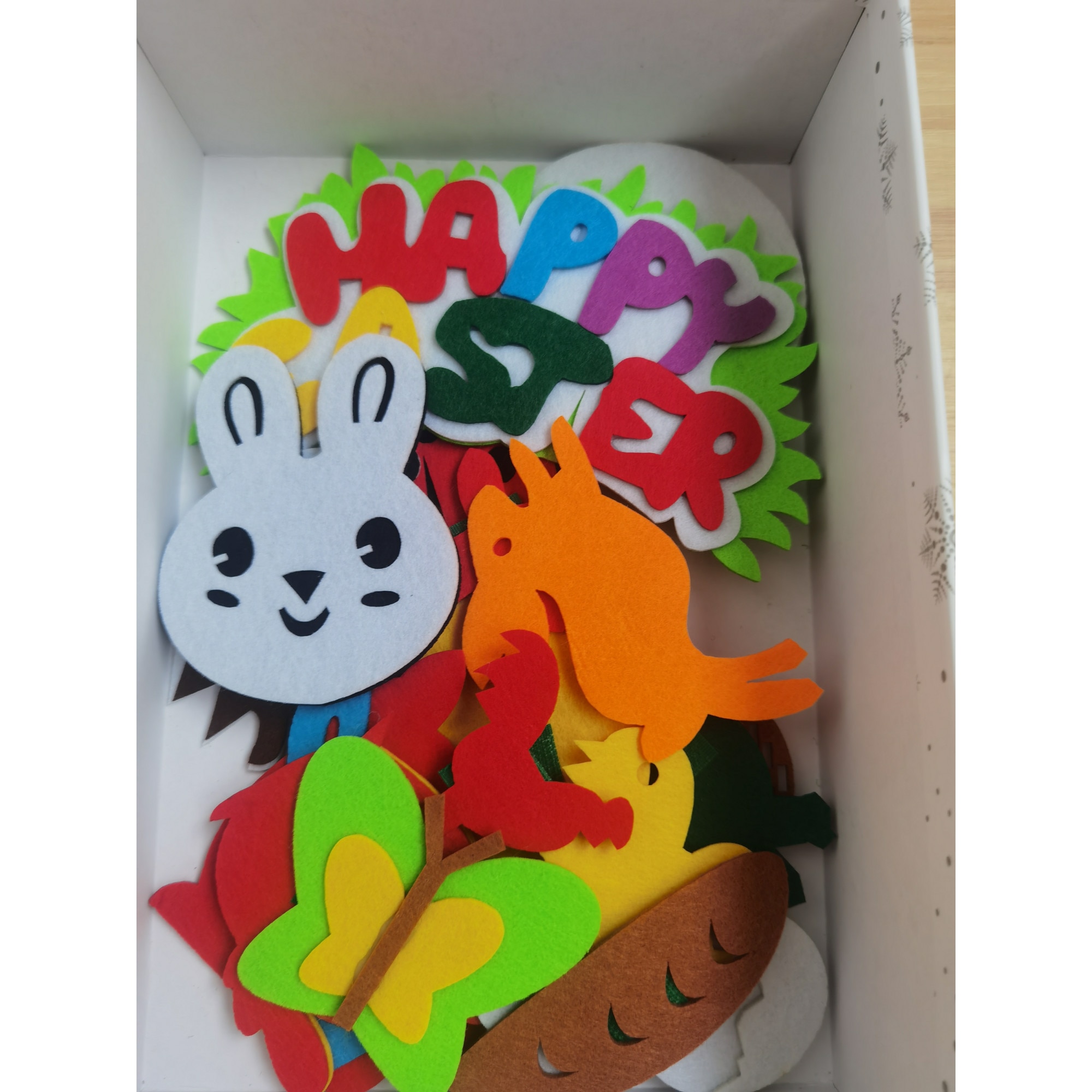 Iepuras Montessori cu elemente din fetru, 19 piese, 47 x 95 cm - eMAG.ro